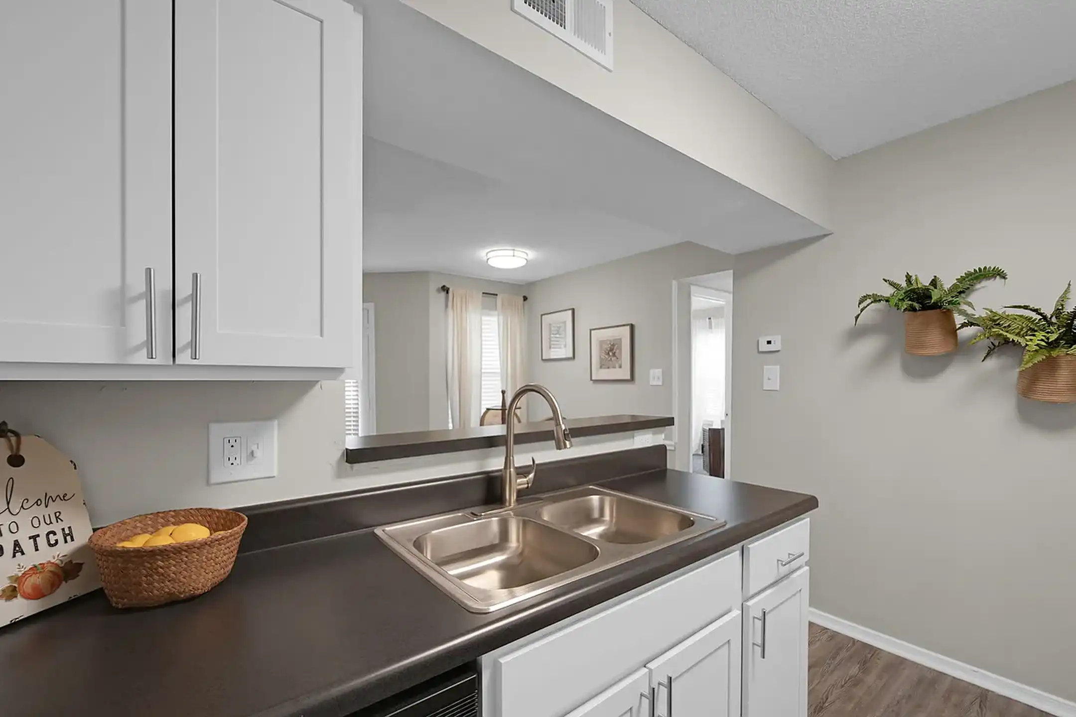 The Local Apartments - Memphis, TN 38115 | ApartmentGuide.com