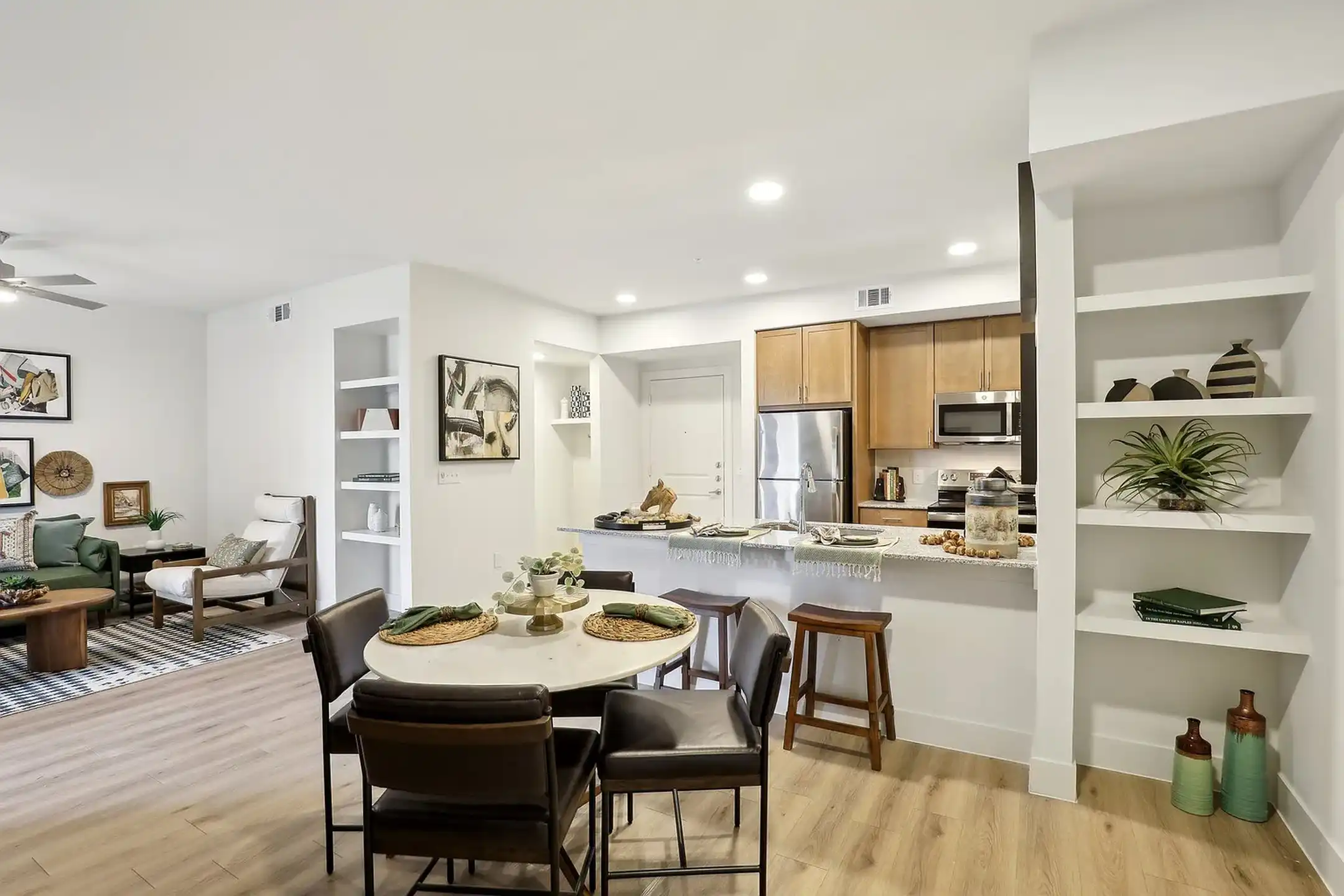 Heritage McKinney Square - McKinney, TX 75069 | ApartmentGuide.com