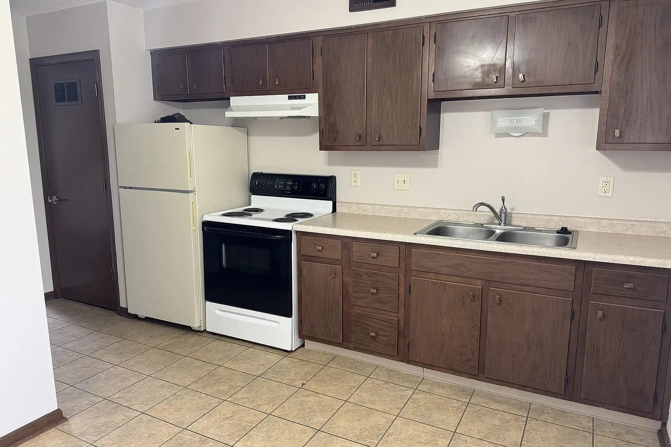 Wildflower CR LLC - Cedar Rapids, IA 52402 | ApartmentGuide.com