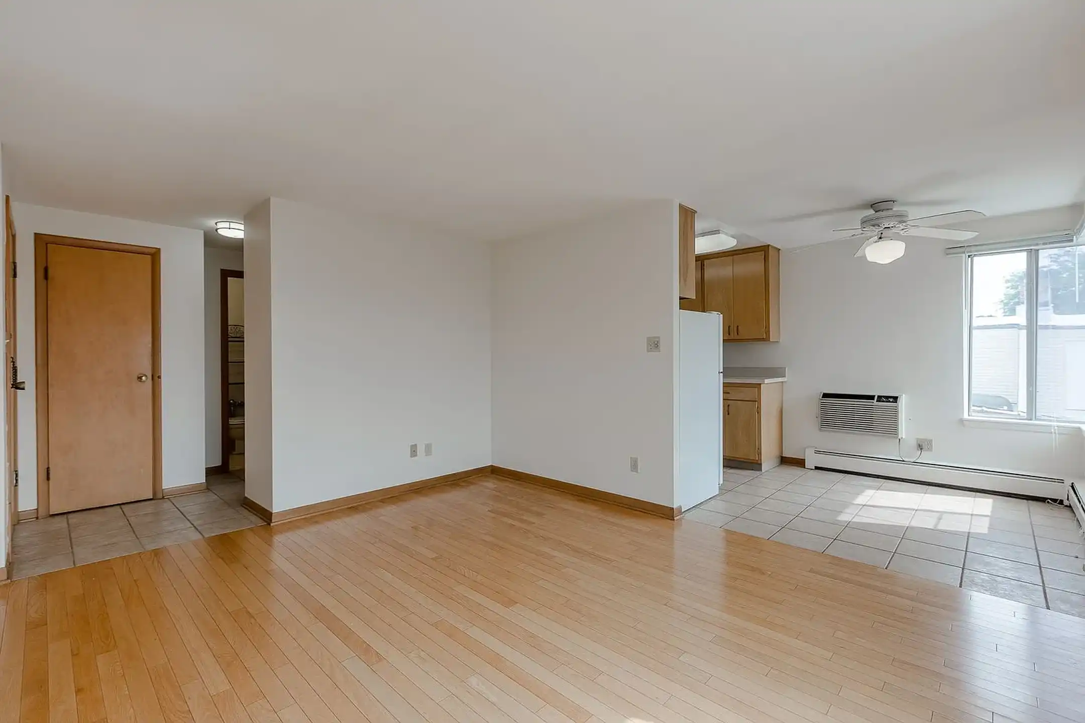 Chicago Place Apartments - Elgin, IL 60120 | ApartmentGuide.com