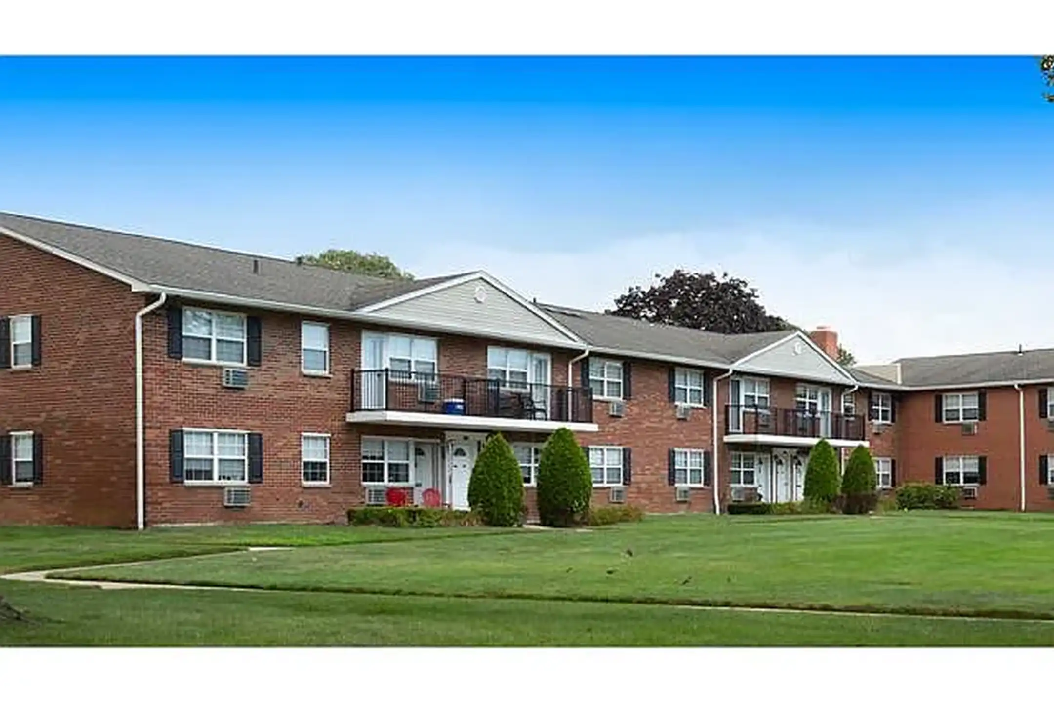 Fairfield Village at Levittown - Levittown, NY 11756 | ApartmentGuide.com