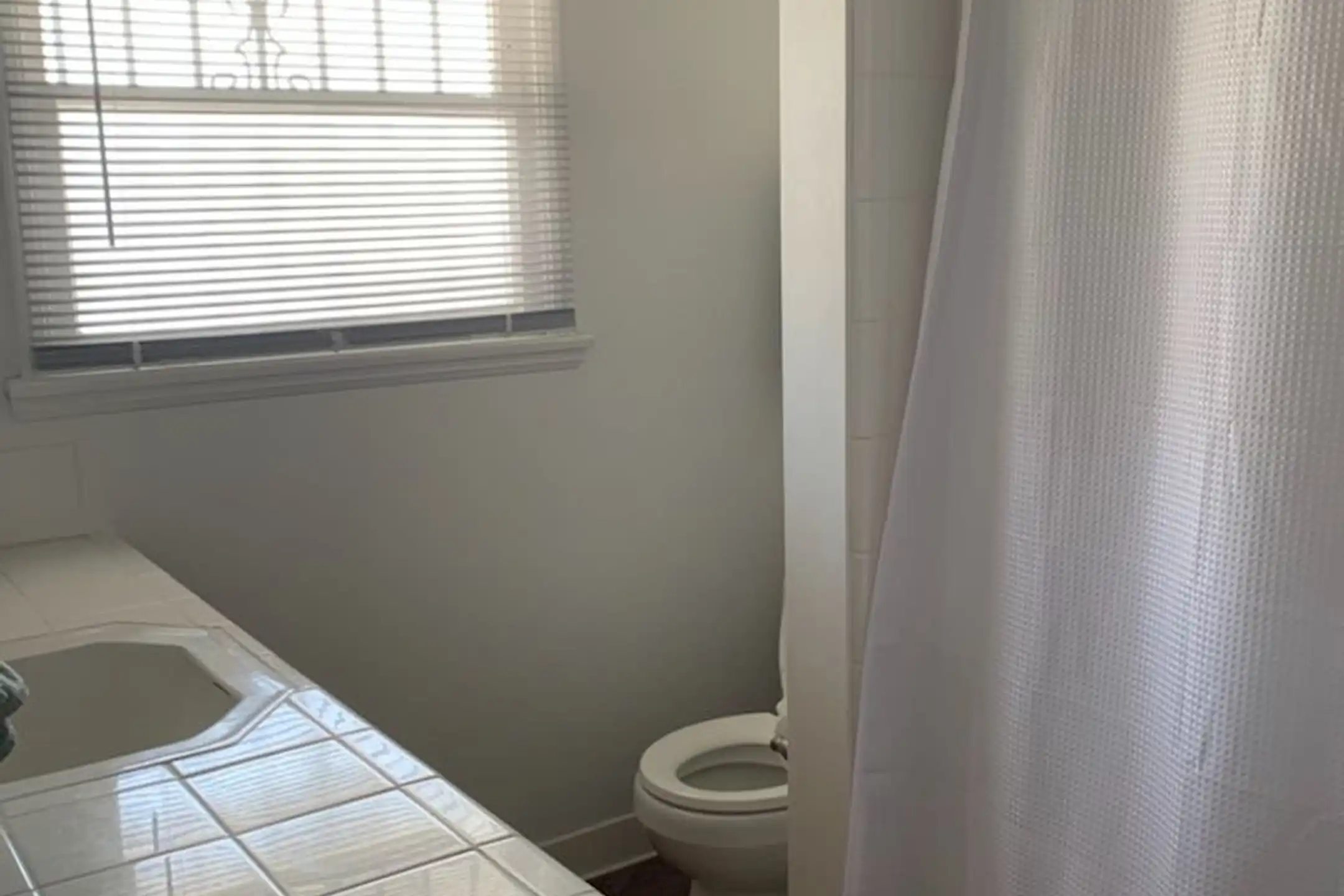 236 Hampton Dr - Los Angeles, CA 90291 | ApartmentGuide.com
