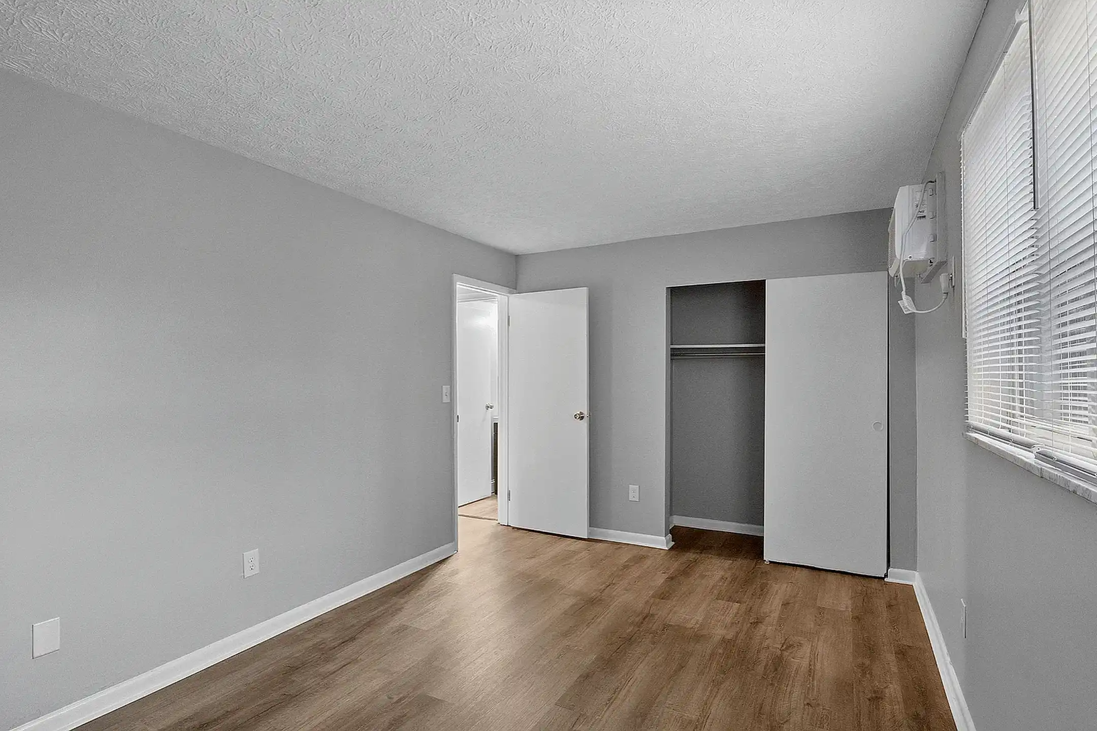 The Courtyard of Oakley - Cincinnati, OH 45209 | ApartmentGuide.com