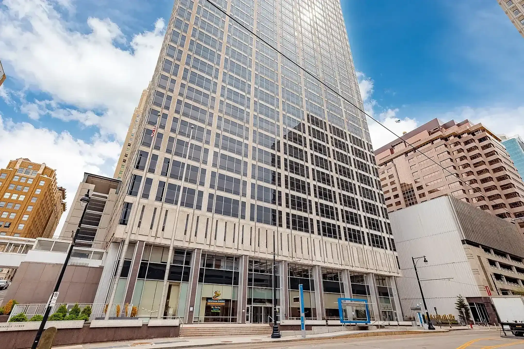 Commerce Tower - Kansas City, MO 64105 | ApartmentGuide.com
