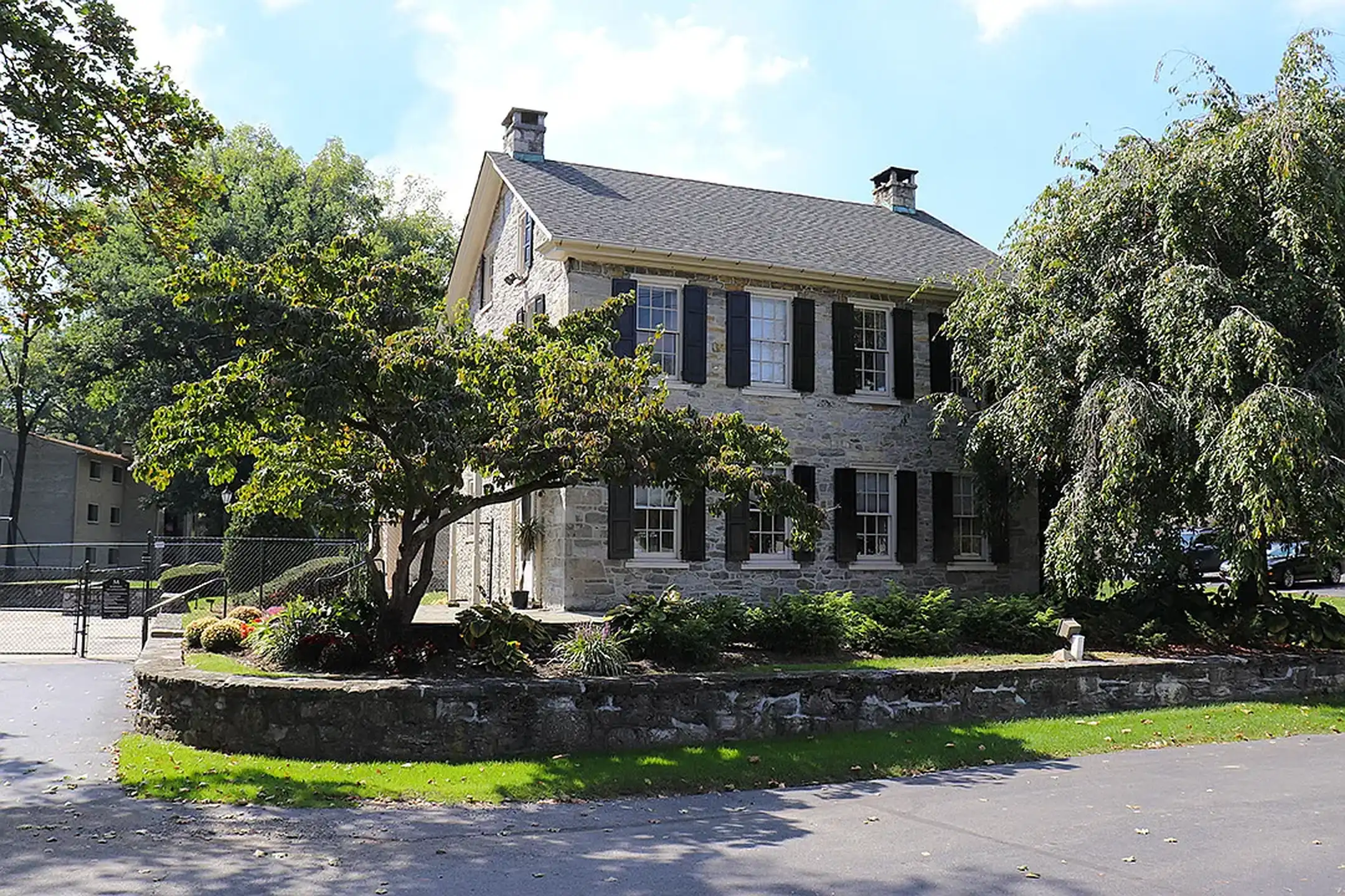 Wynnewood Park Apartments - Wyomissing, PA 19610 | ApartmentGuide.com
