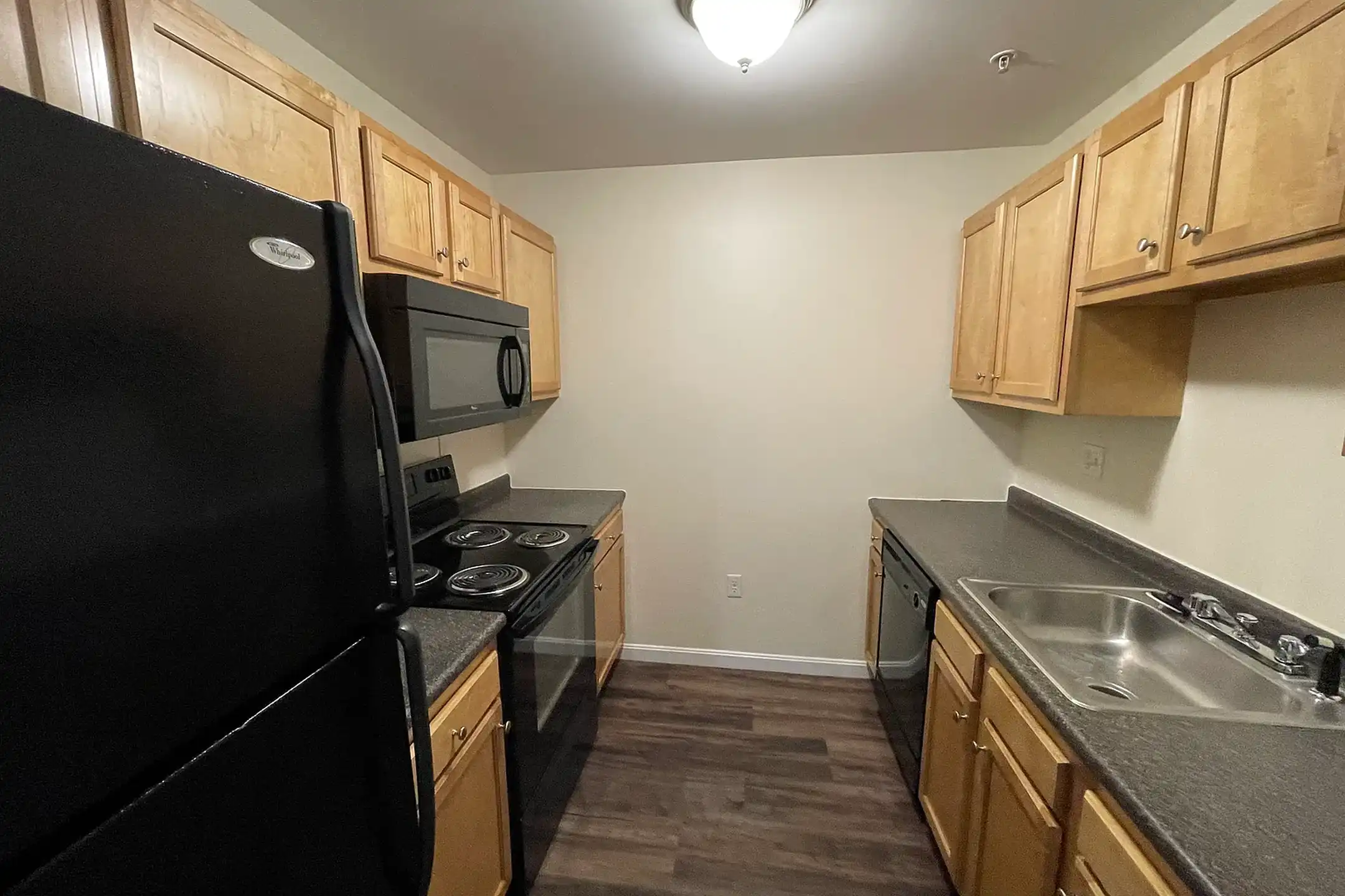 Redstone Apartments - Manchester, NH 03104 | ApartmentGuide.com