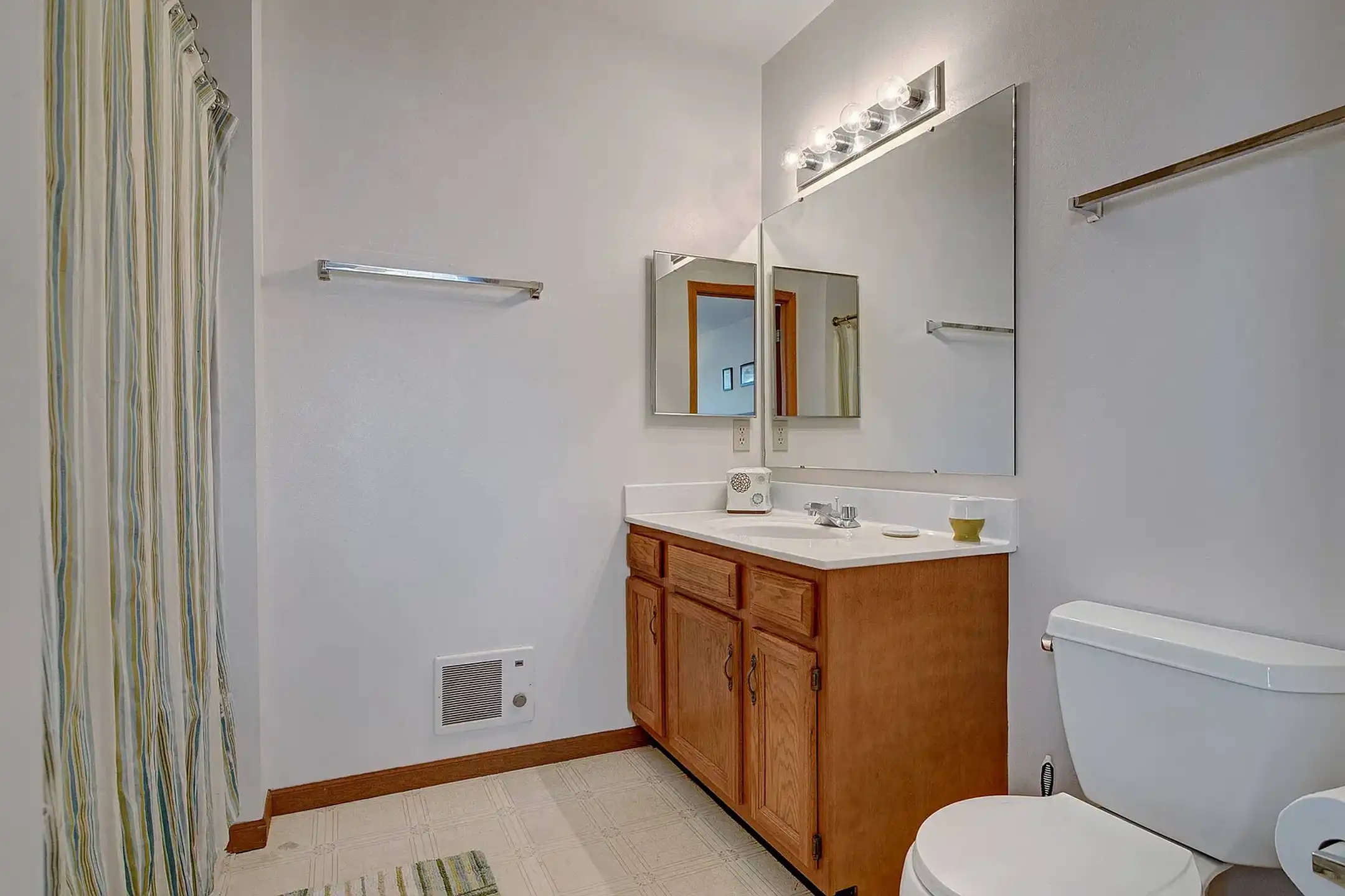 Arbor Ridge - Milwaukee, WI 53224 | ApartmentGuide.com