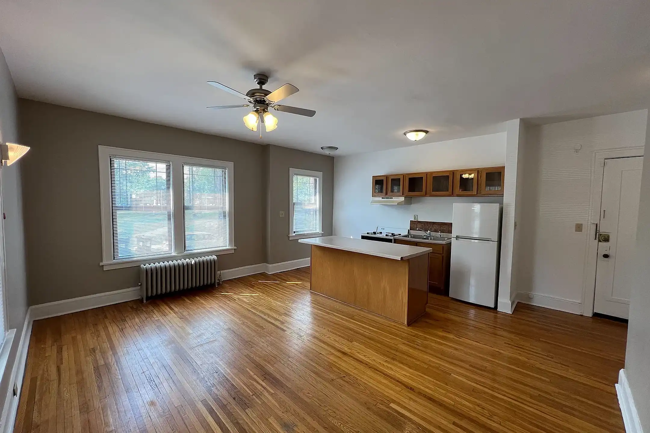 Stevens Square Apartments - Minneapolis, MN 55403 | ApartmentGuide.com