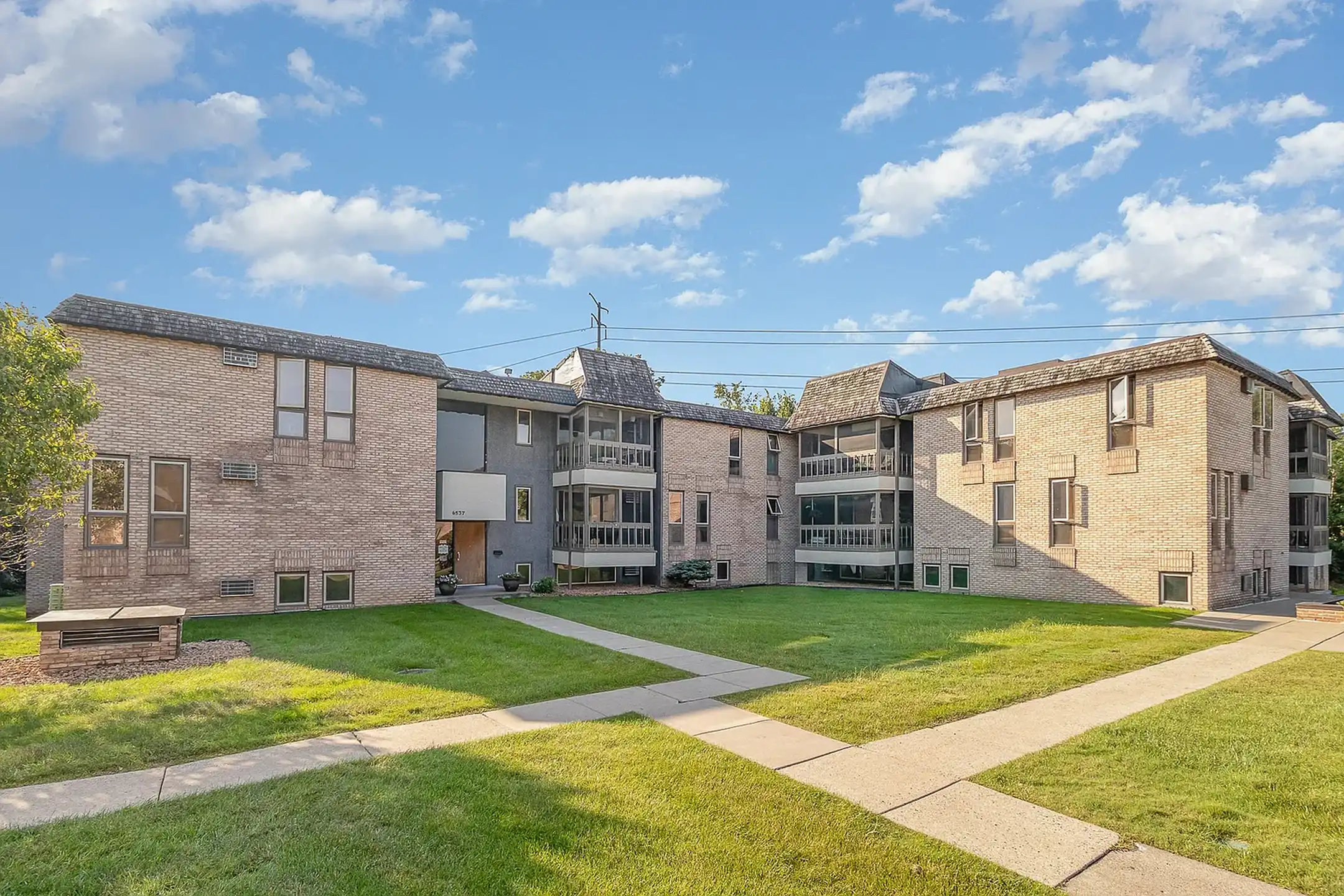 Valley View - Golden Valley, MN 55427 | ApartmentGuide.com
