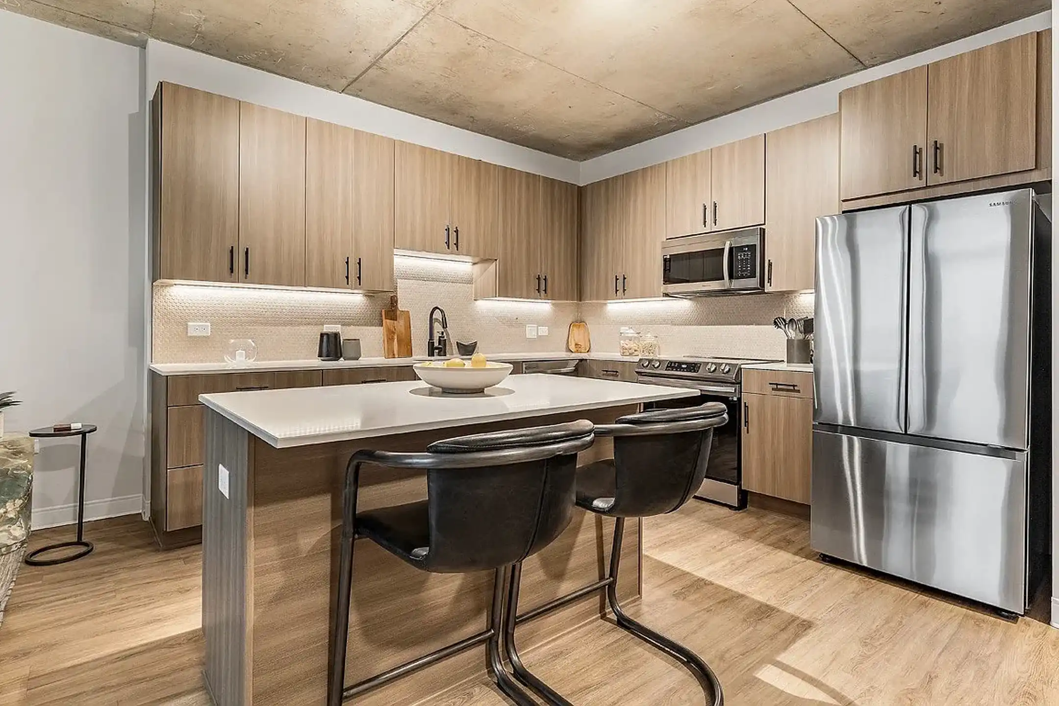 CADENCE APARTMENTS - Chicago, IL 60612 | ApartmentGuide.com