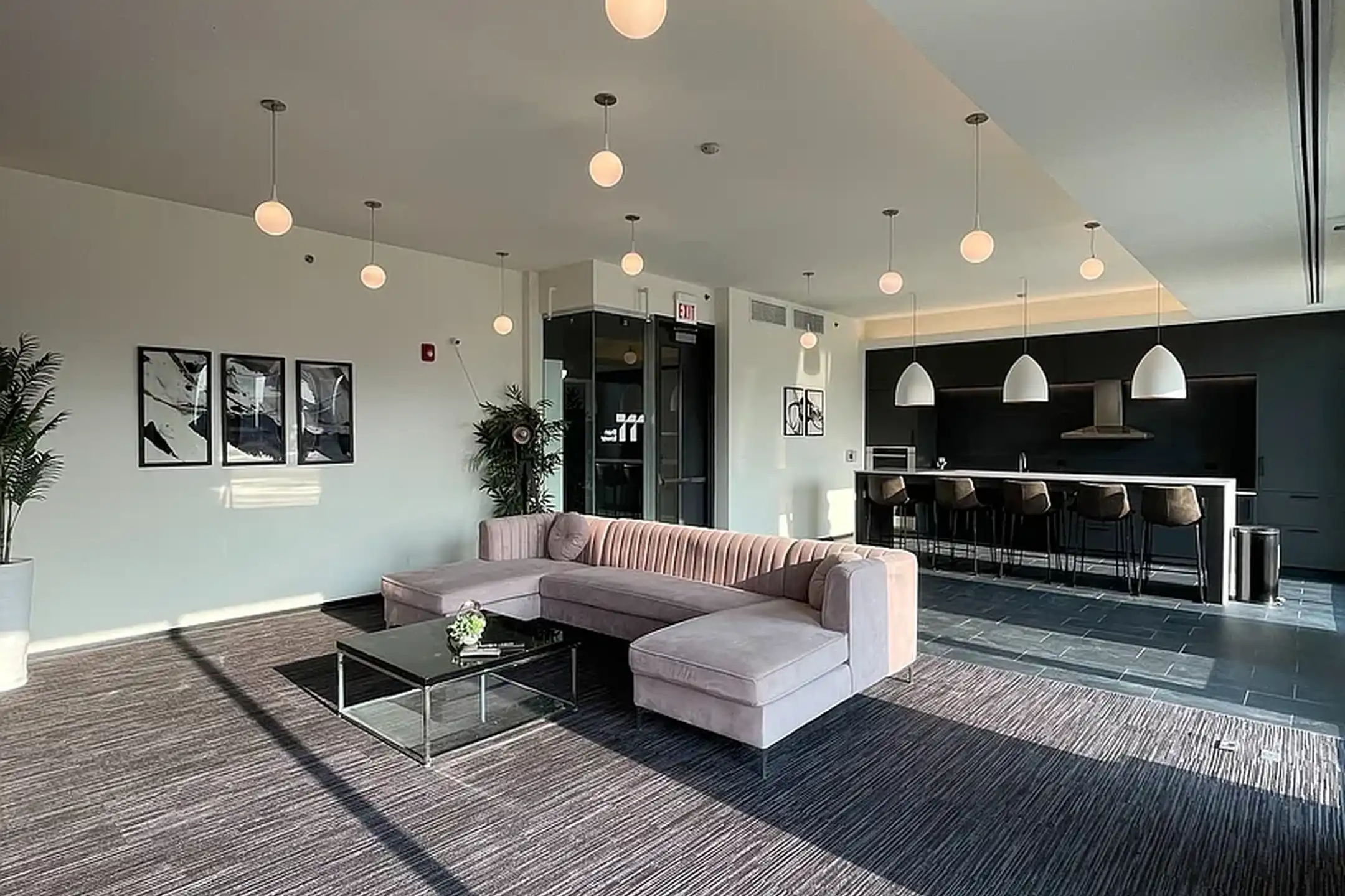 Than Tower - Chicago, IL 60610 | ApartmentGuide.com