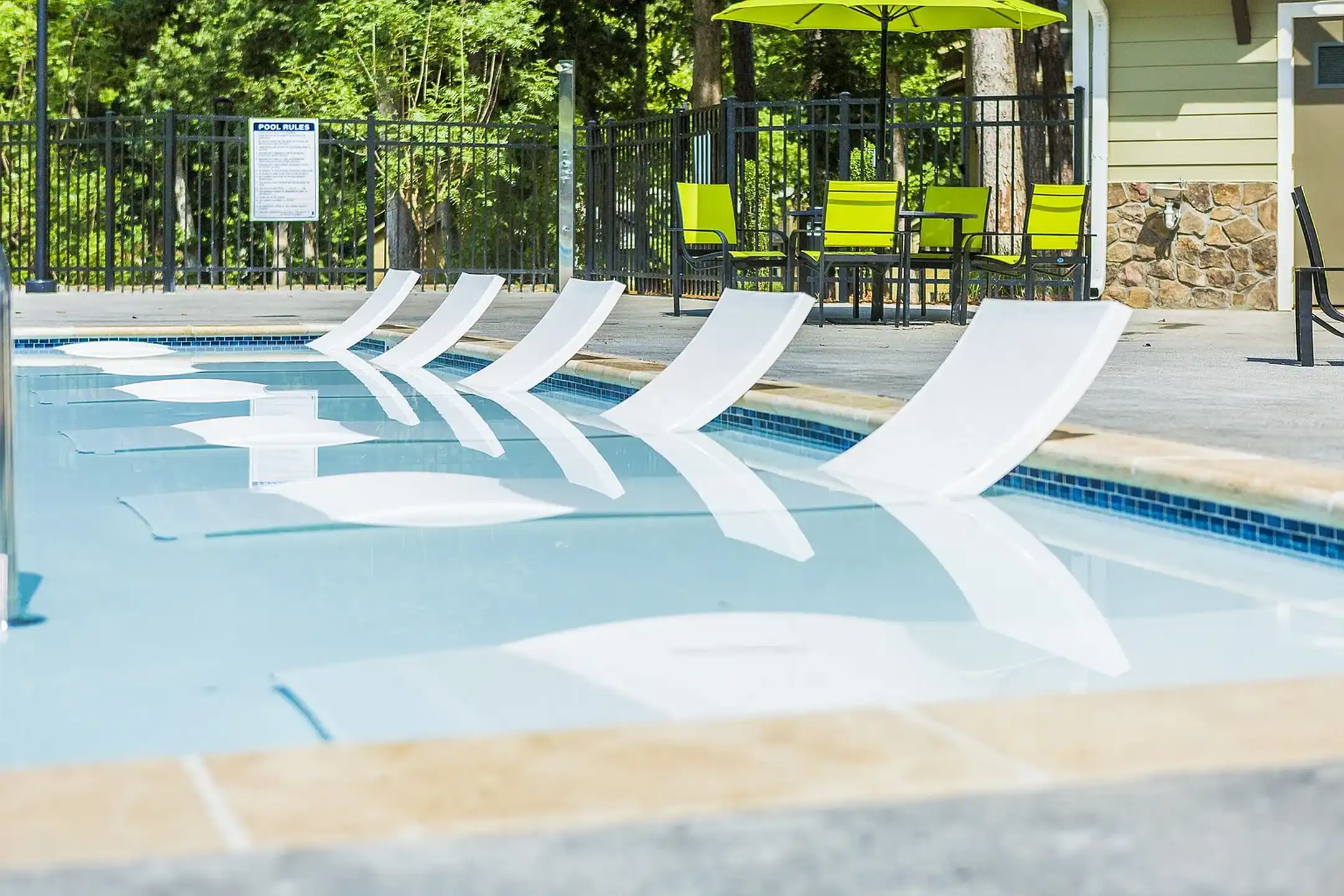 The Overlook Sandy Springs - Atlanta, GA 30350 | ApartmentGuide.com