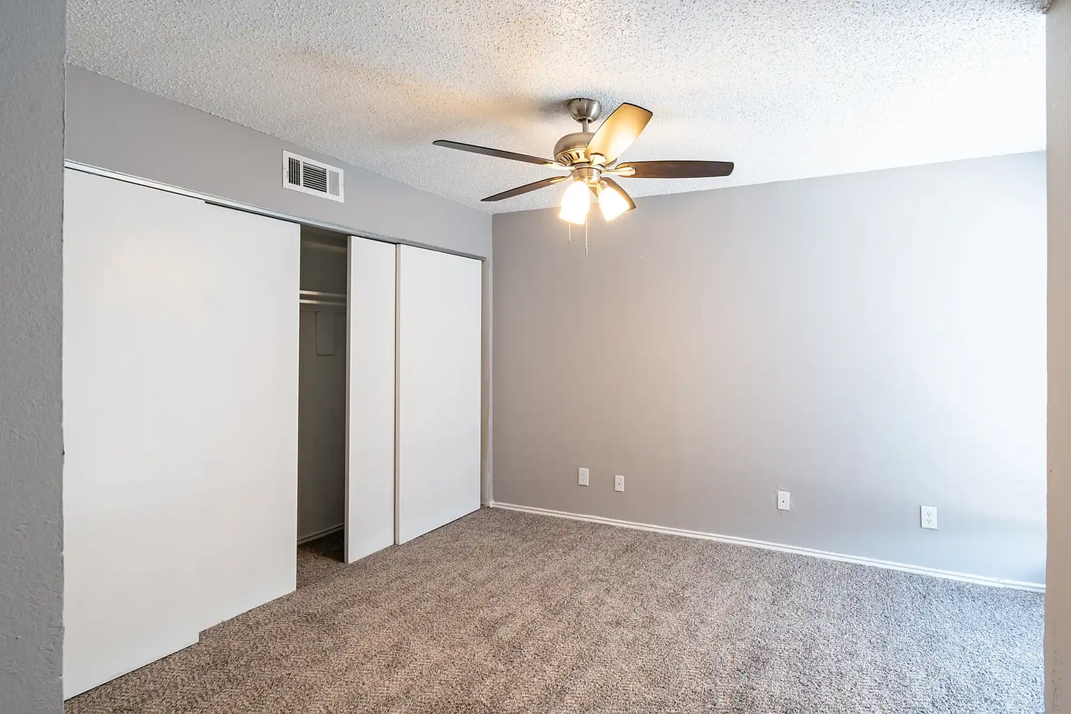 La Prada Place Apartments - Dallas, TX 75228 | ApartmentGuide.com