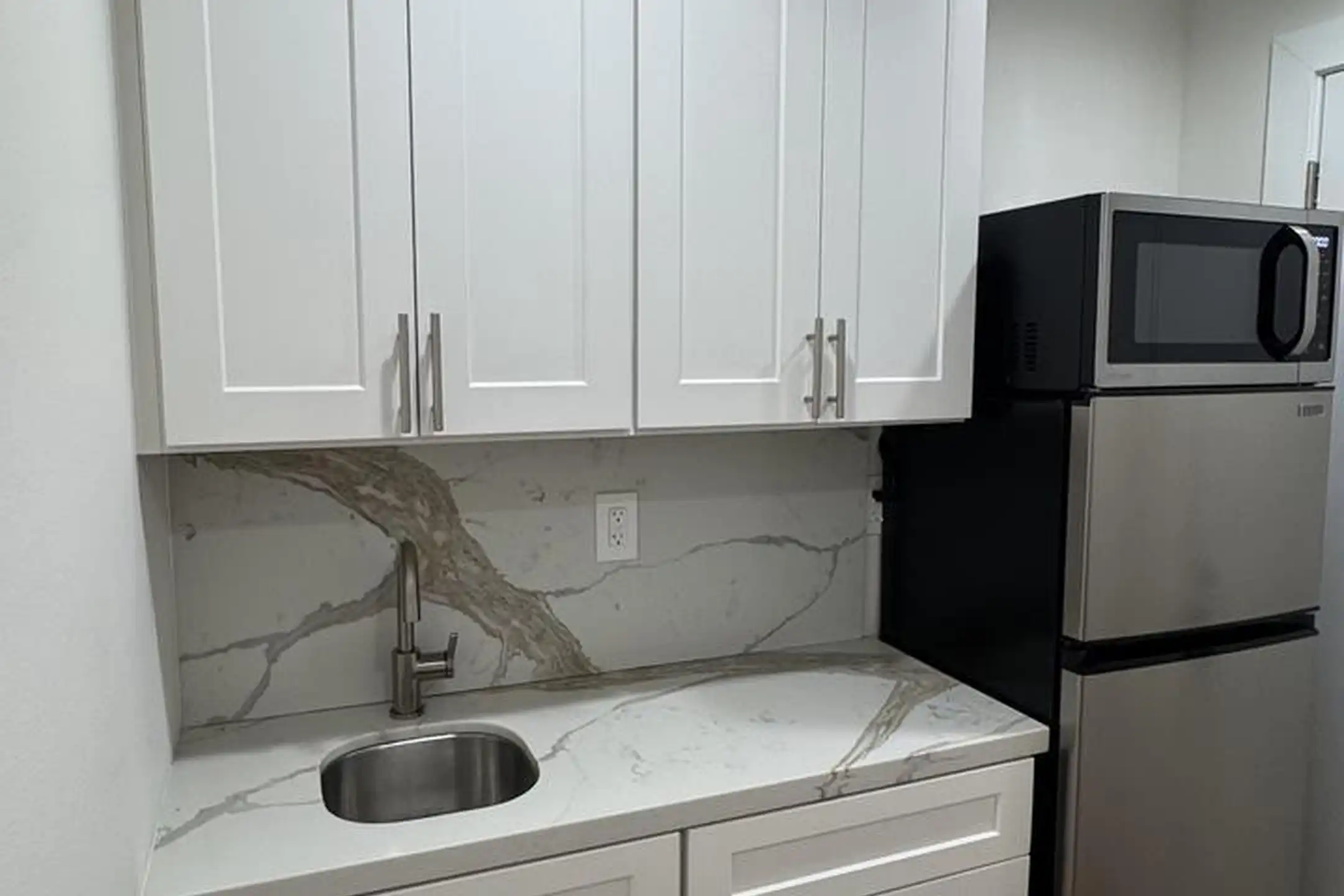 5923 Etiwanda Ave - Los Angeles, CA 91356 | ApartmentGuide.com