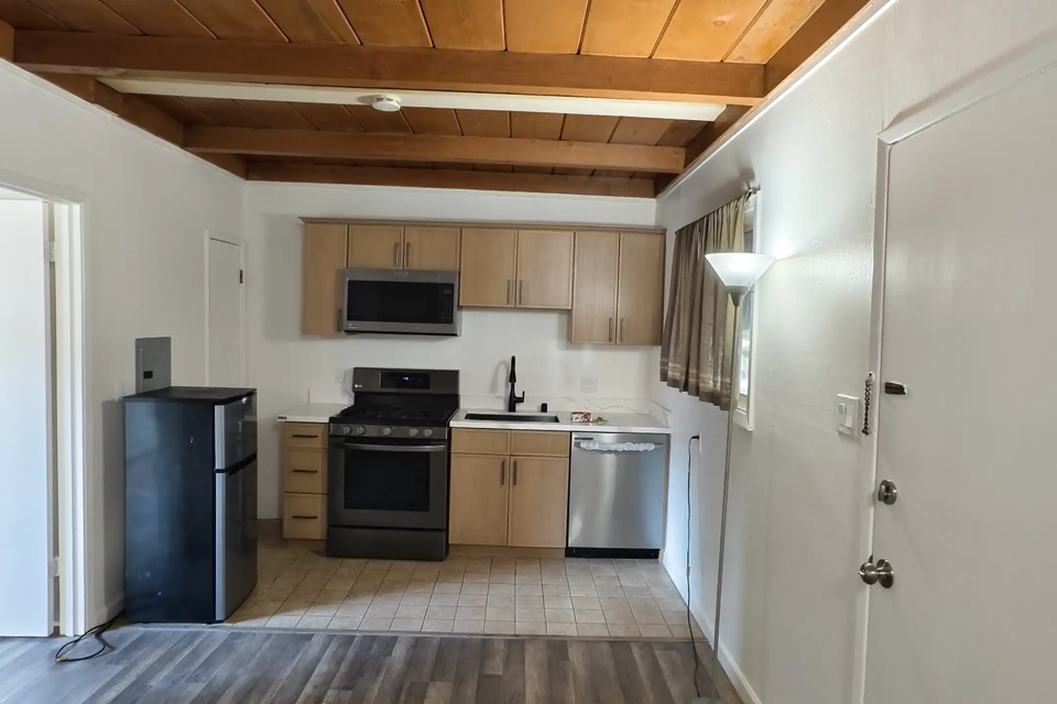 1235 Woodside Rd unit B - Redwood City, CA 94061 | ApartmentGuide.com