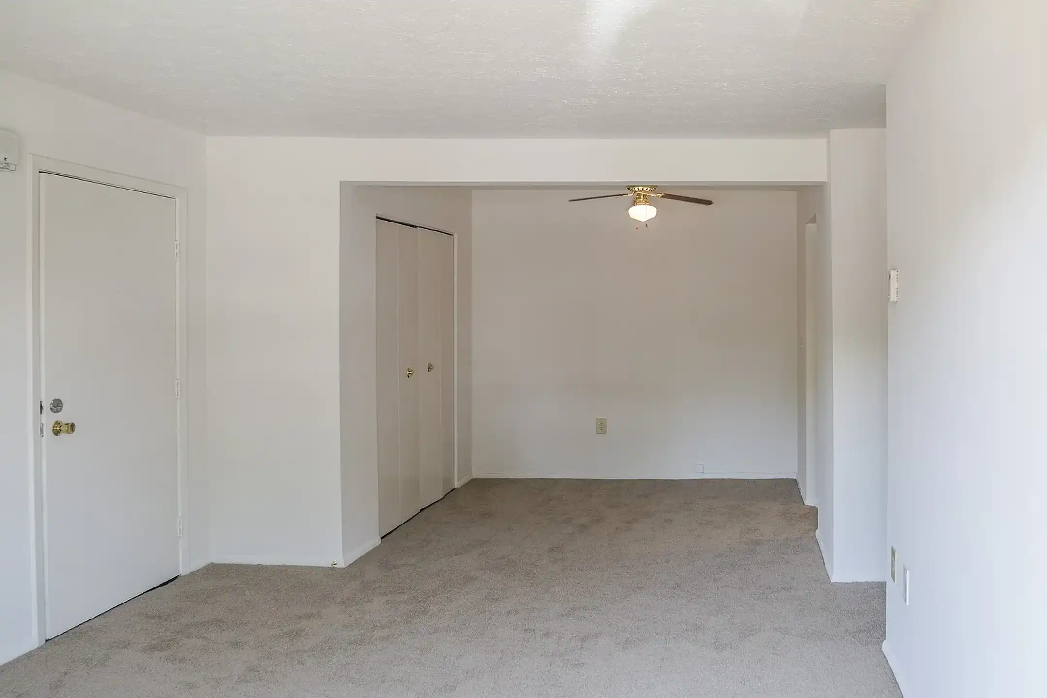 Hummingbird Pointe & The Gardens - Parma, OH 44129 | ApartmentGuide.com