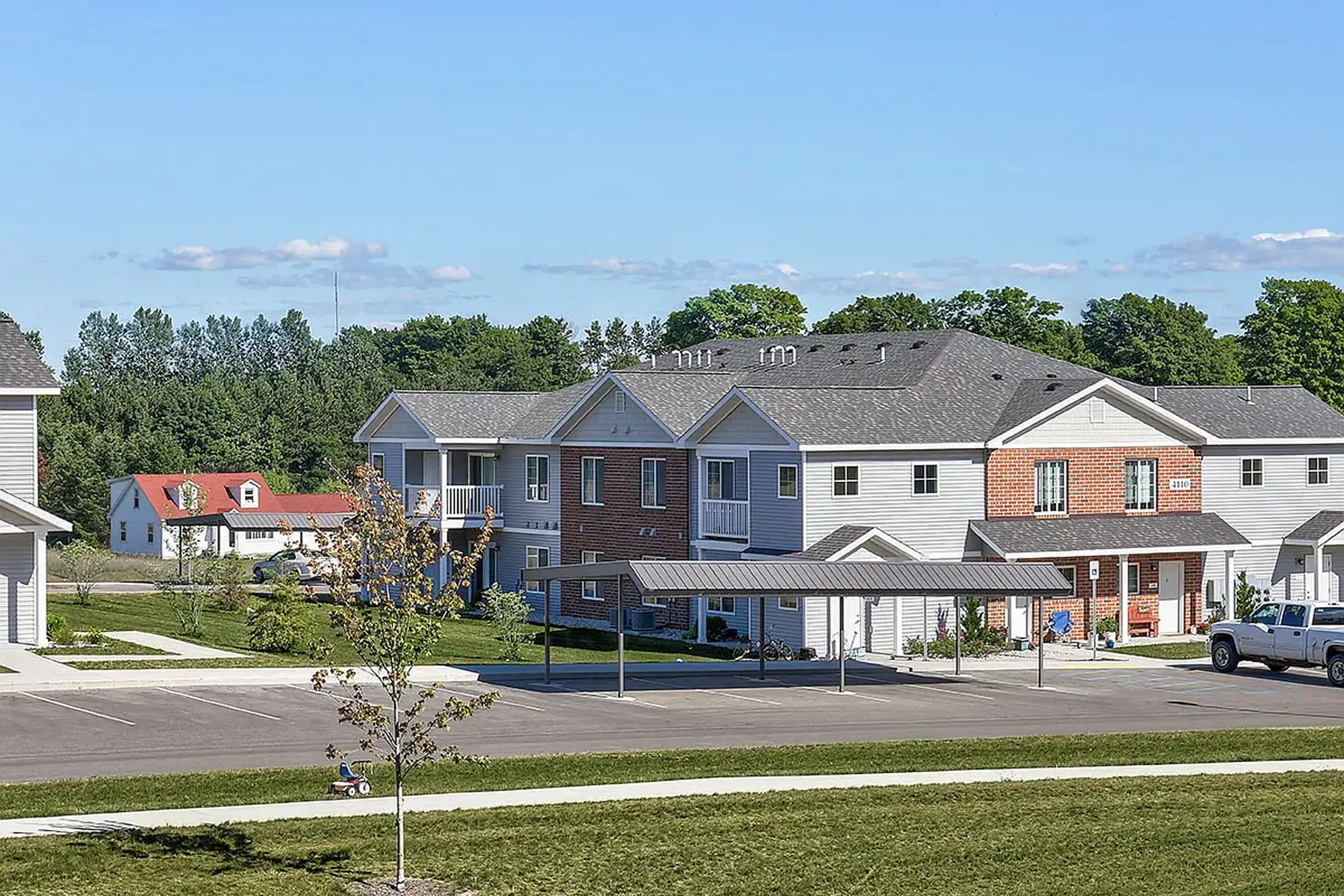 Brookside Commons - Traverse City, MI 49685 | ApartmentGuide.com