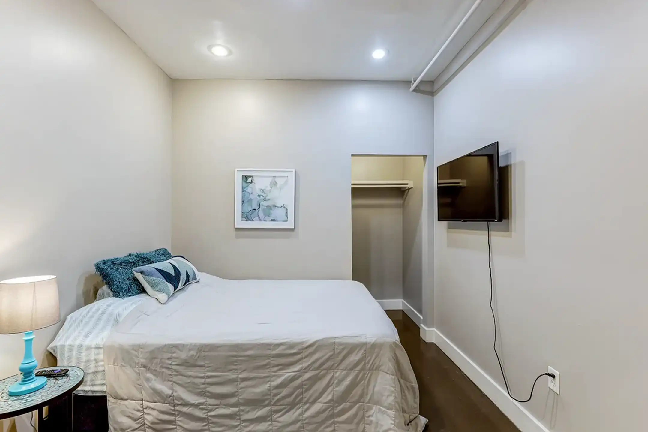 Wilhoit Plaza Lofts - Springfield, MO 65806 | ApartmentGuide.com