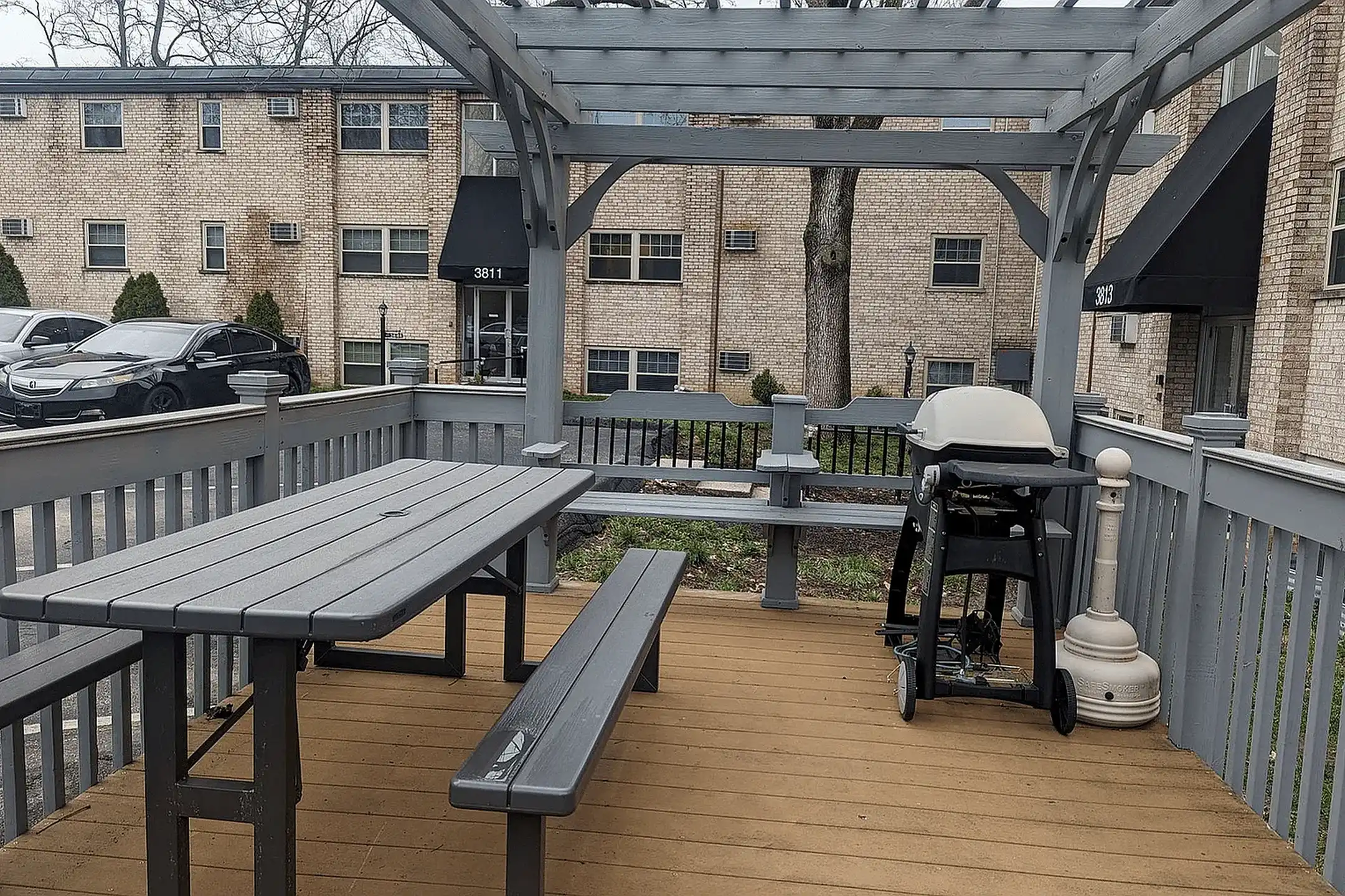 The Courtyard of Oakley - Cincinnati, OH 45209 | ApartmentGuide.com