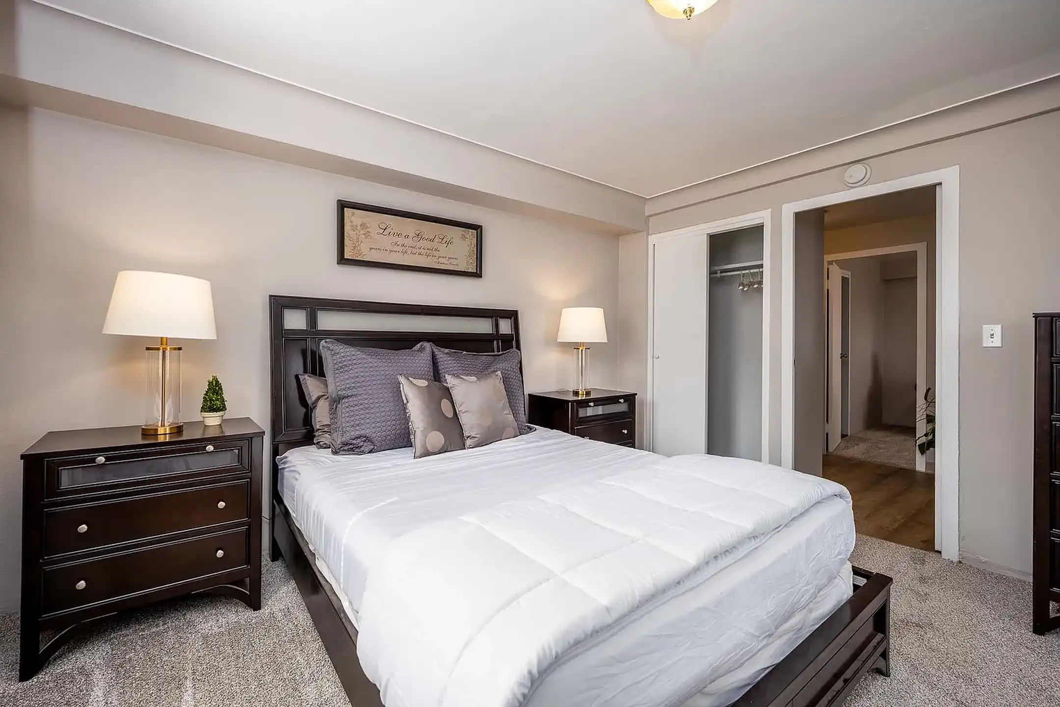 Rugby Square Apartments - Syracuse, NY 13203 | ApartmentGuide.com