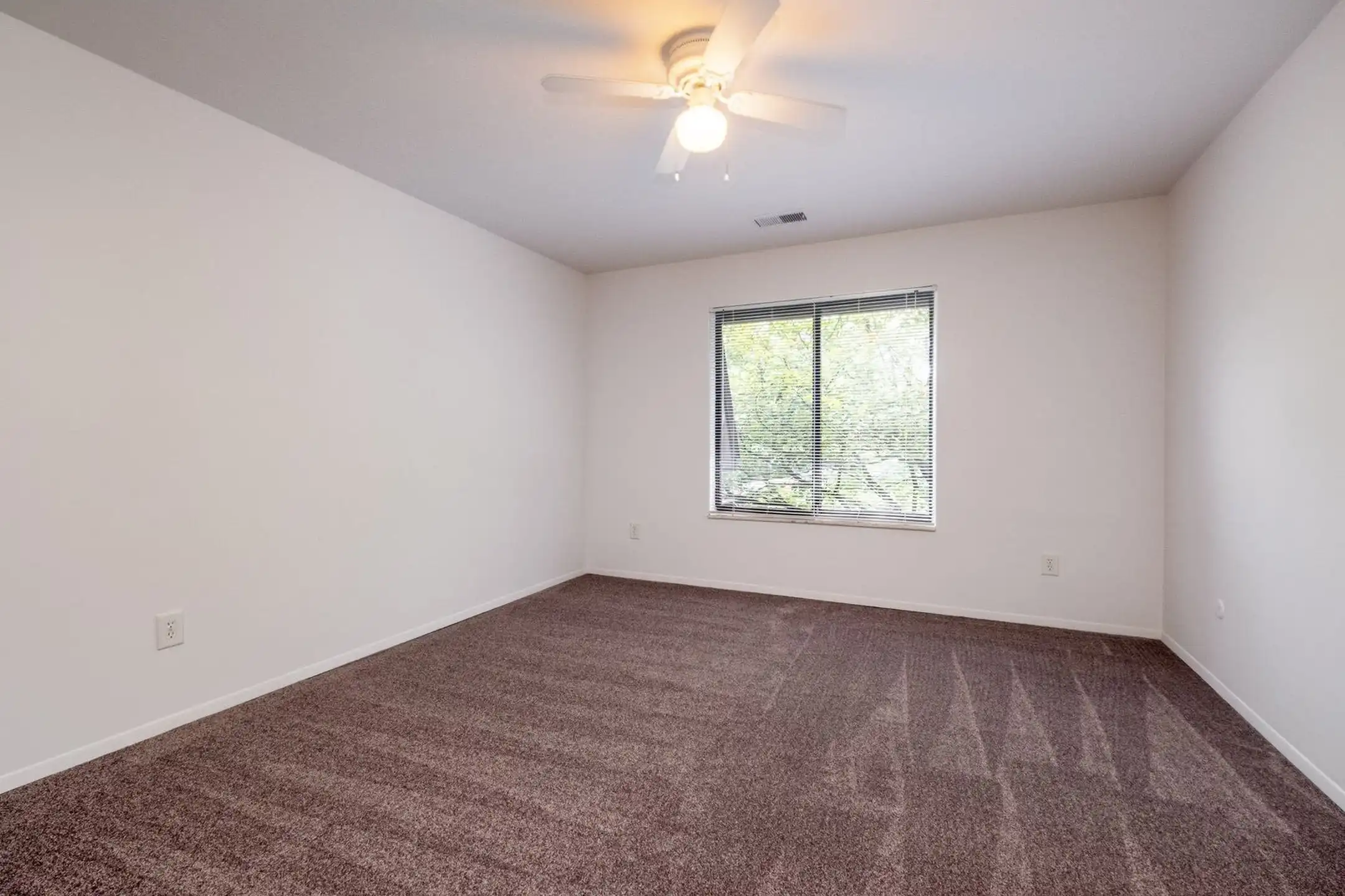 2233 E Maple Rd unit D104 - Birmingham, MI 48009 | ApartmentGuide.com