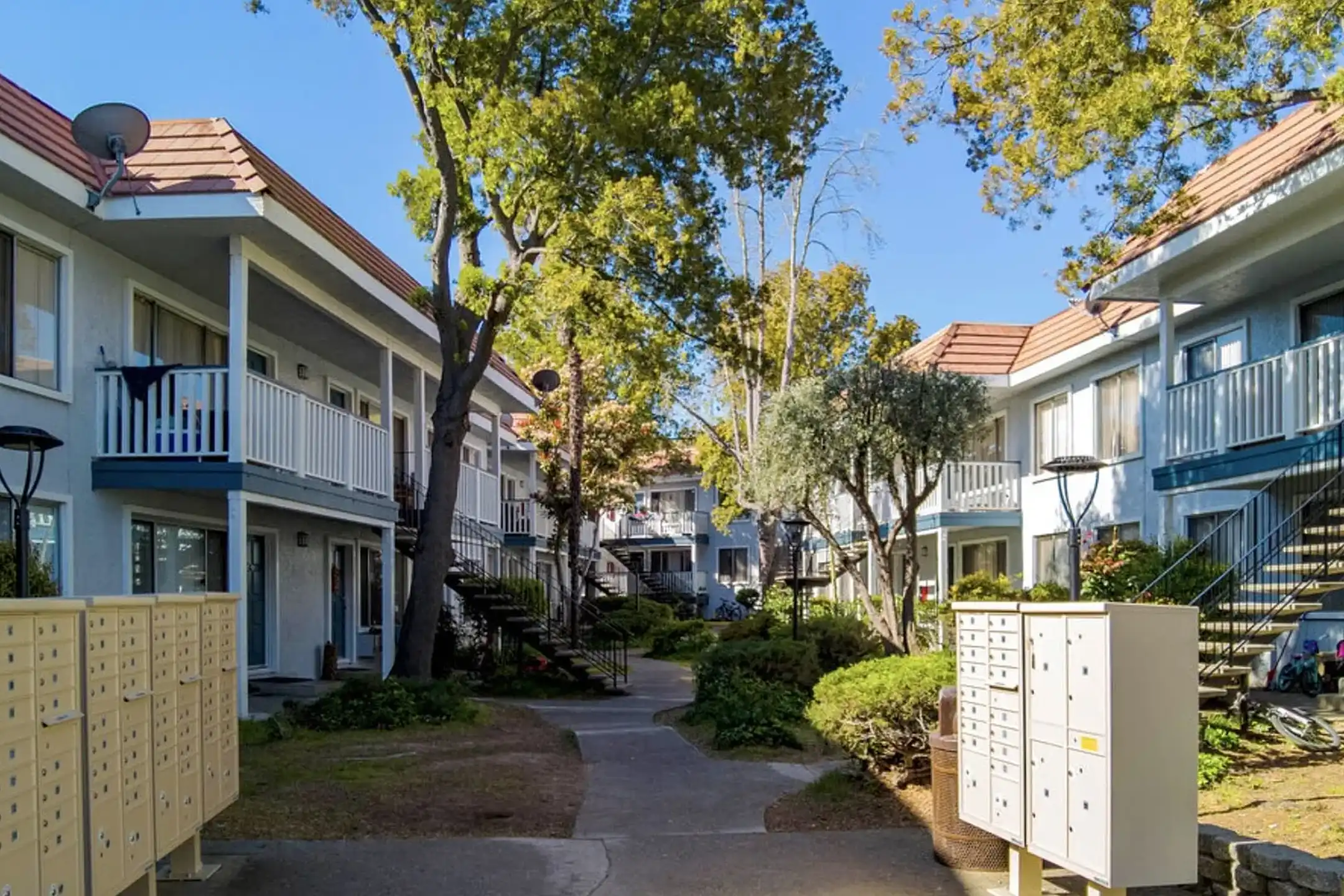 Del Coronado Apartments - San Jose, CA 95124 | ApartmentGuide.com