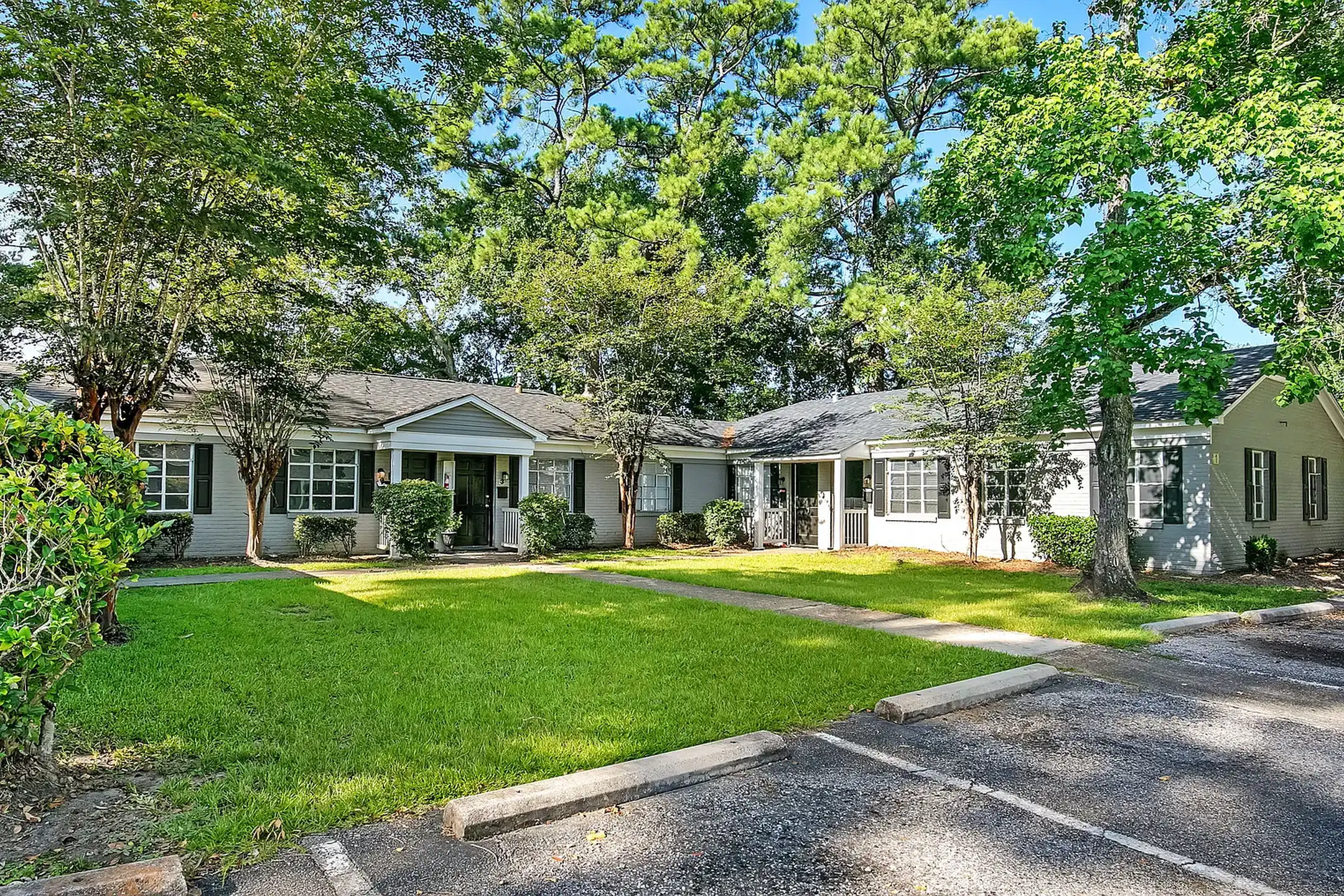 The Grande at Brookley - Mobile, AL 36605 | ApartmentGuide.com