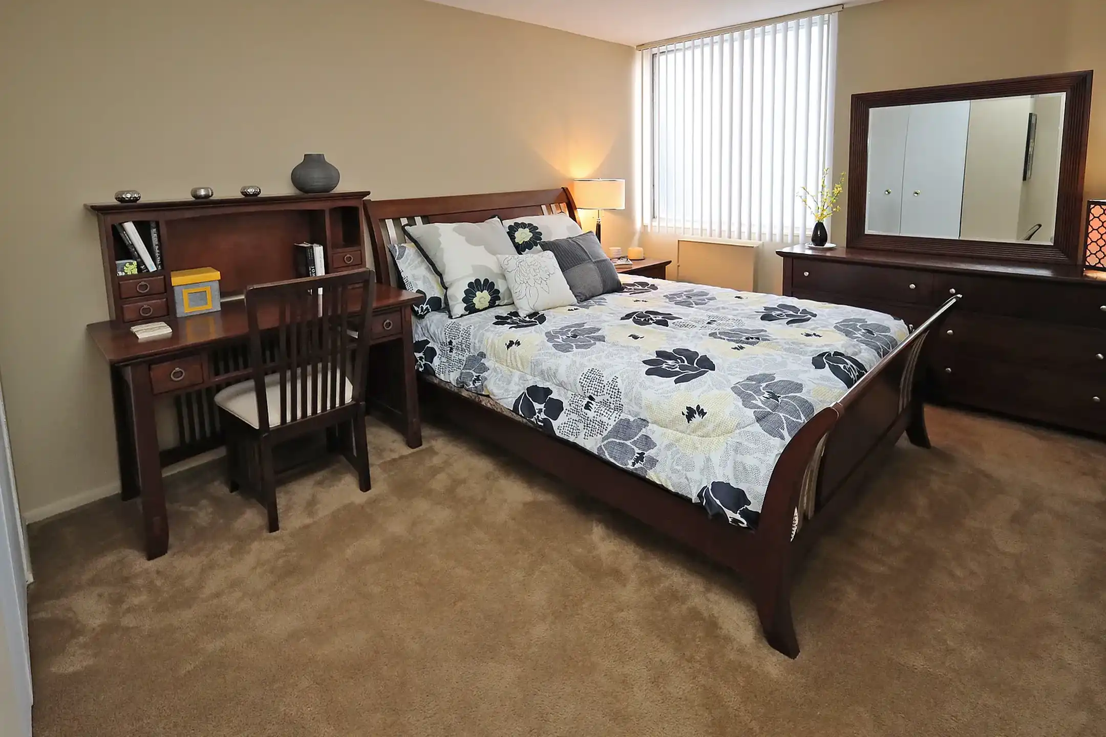 Harbor Crest - Euclid, OH 44123 | ApartmentGuide.com