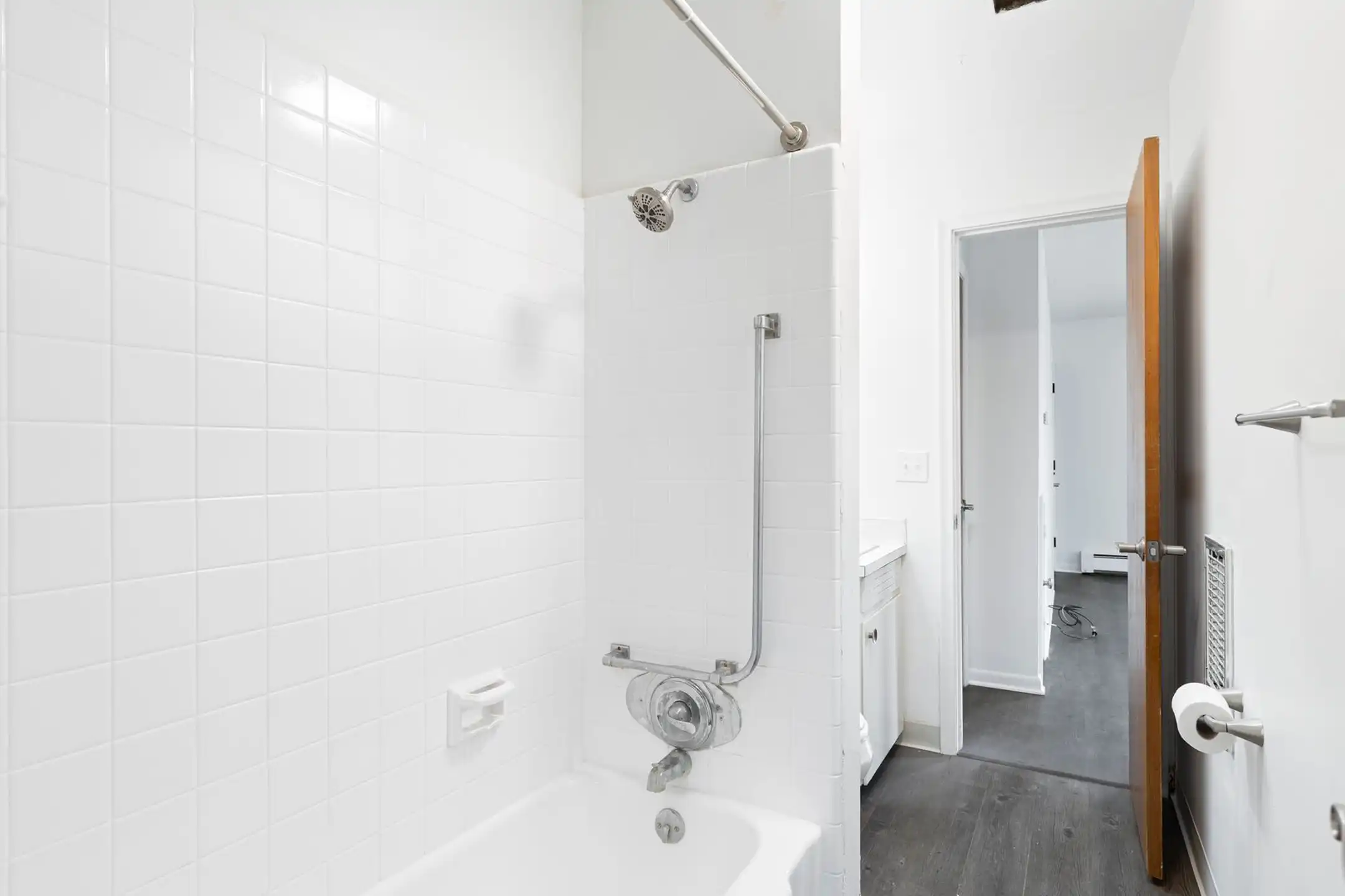 412 N Clinton St - Grand Ledge, MI 48837 | ApartmentGuide.com
