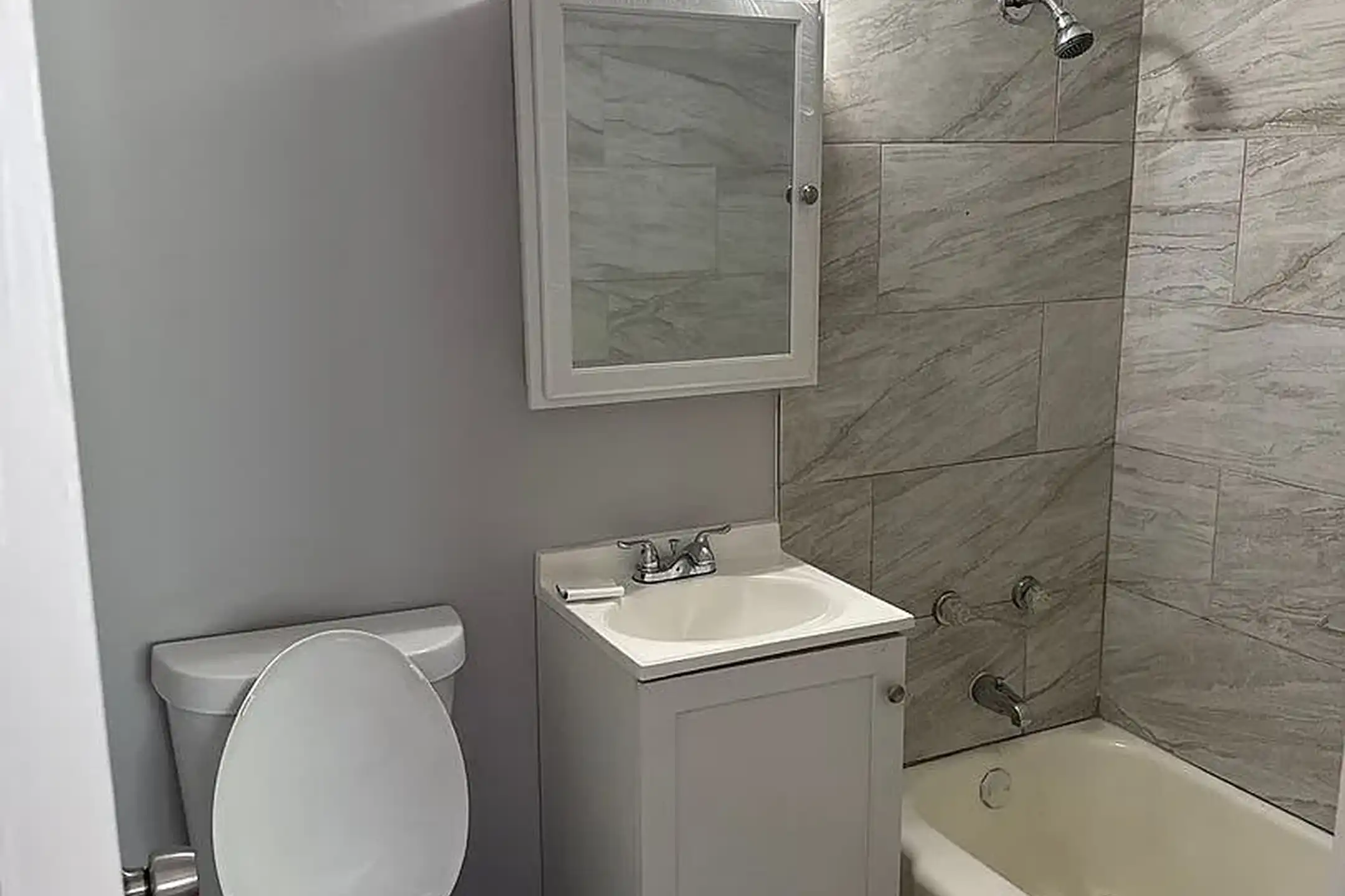 Astoria Commons Apartments - Midlothian, IL 60445 | ApartmentGuide.com