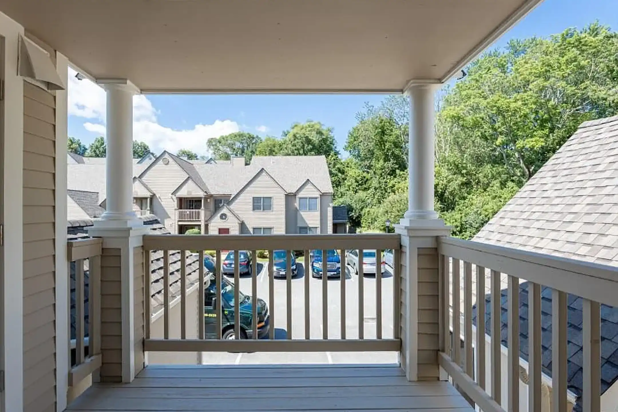 Briar Glen Village - Waltham, MA 02451 | ApartmentGuide.com