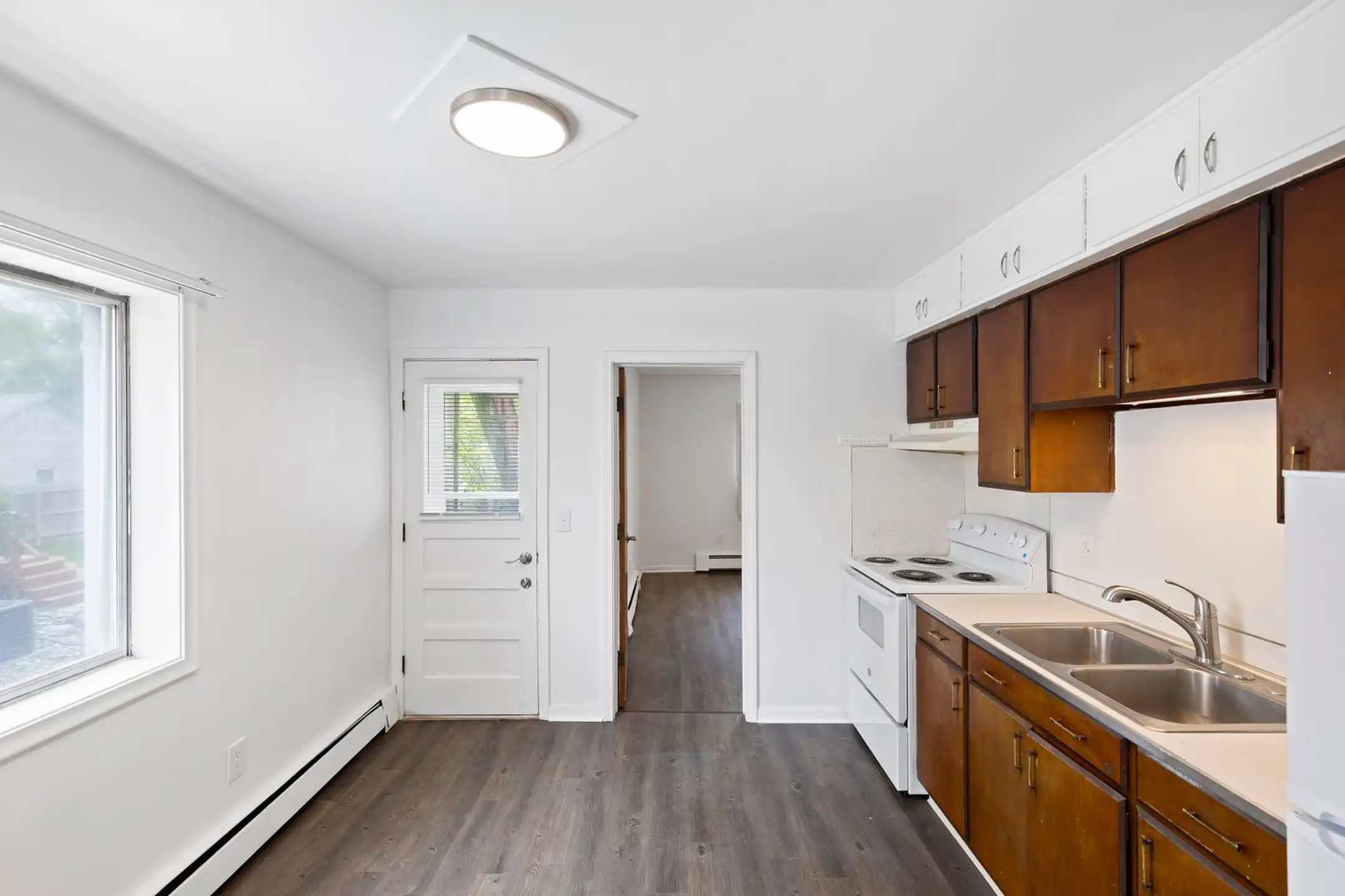 412 N Clinton St - Grand Ledge, MI 48837 | ApartmentGuide.com