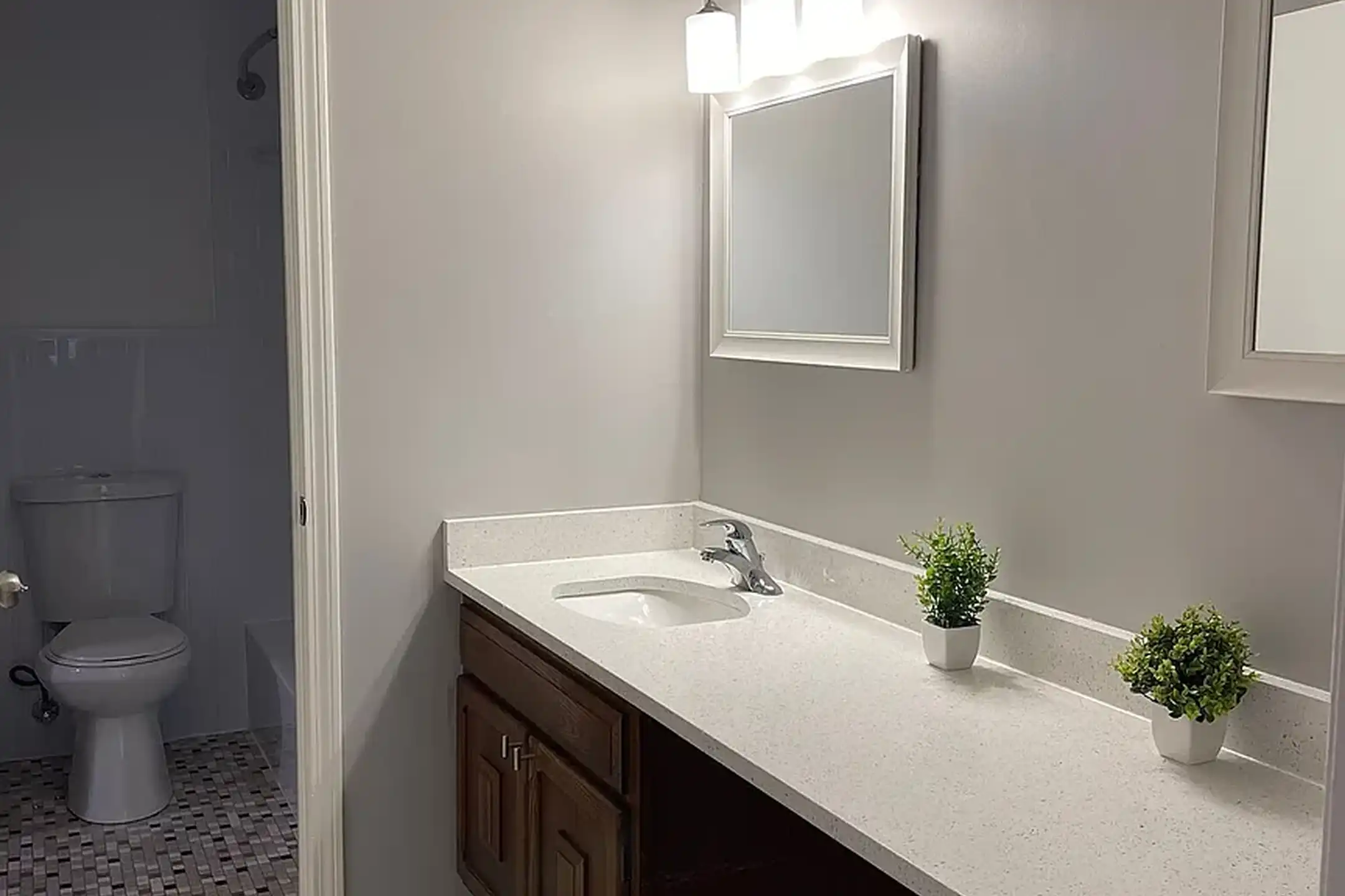 Suffield West Apartments - Suffield, CT 06078 | ApartmentGuide.com