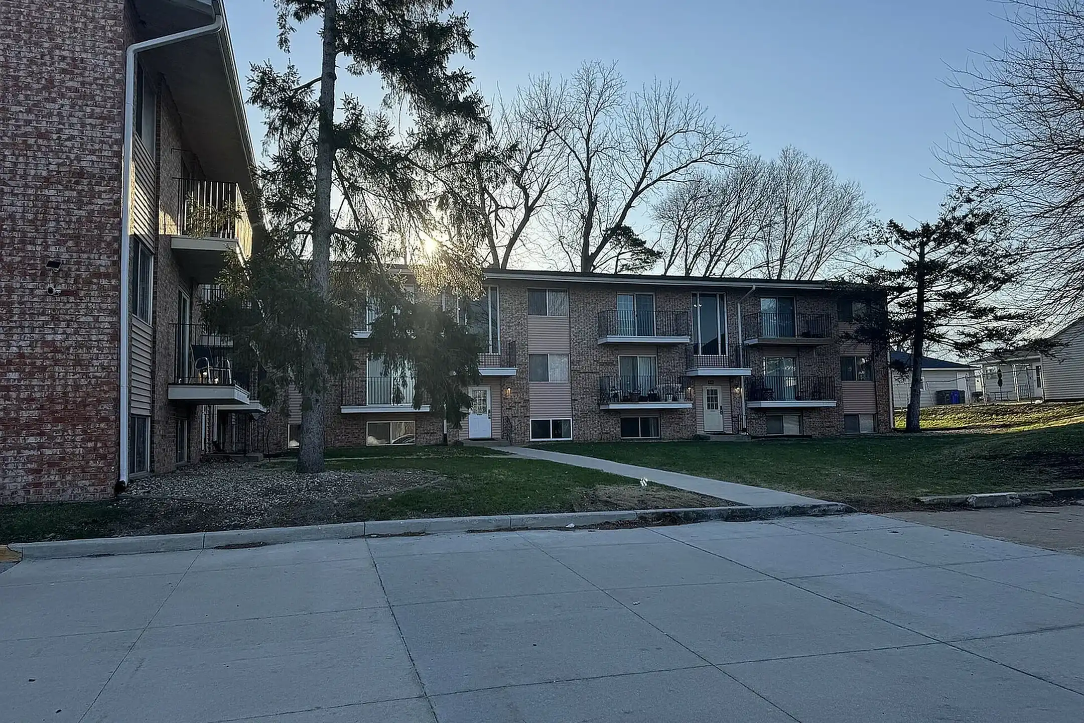 Wildflower CR LLC - Cedar Rapids, IA 52402 | ApartmentGuide.com