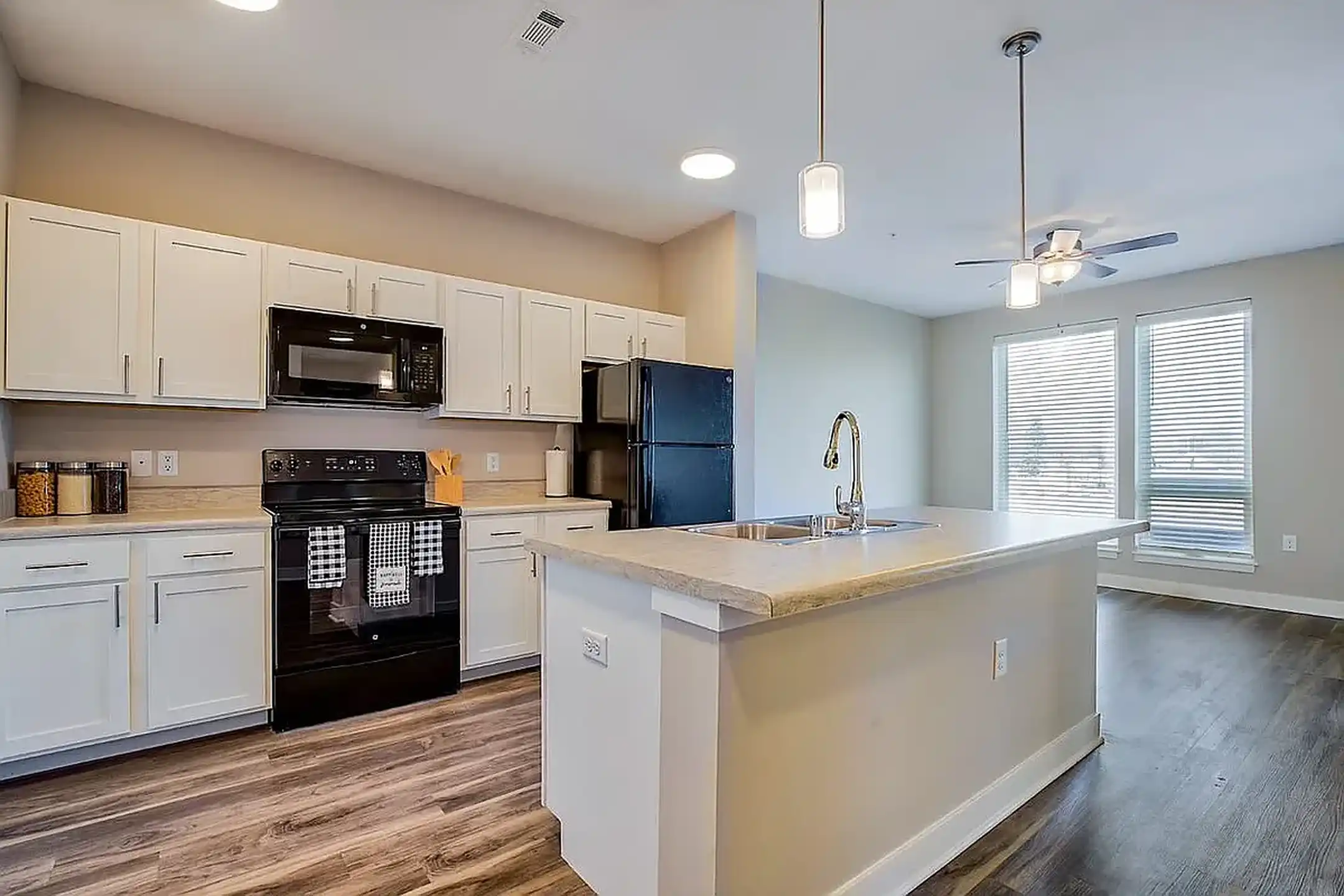 Broadway Lofts - Green Bay, WI 54303 | ApartmentGuide.com