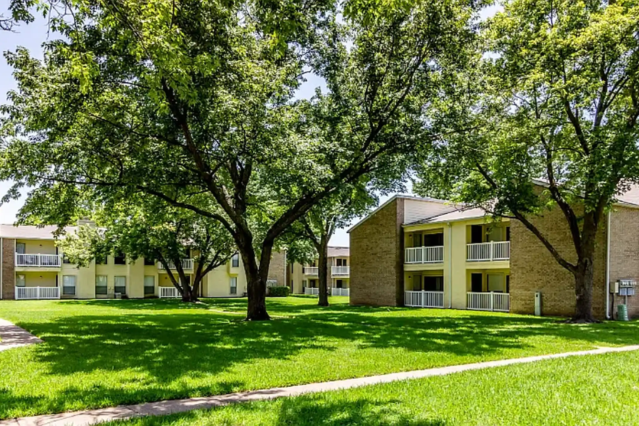 Creekwood Apartments - DeSoto, TX 75115 | ApartmentGuide.com