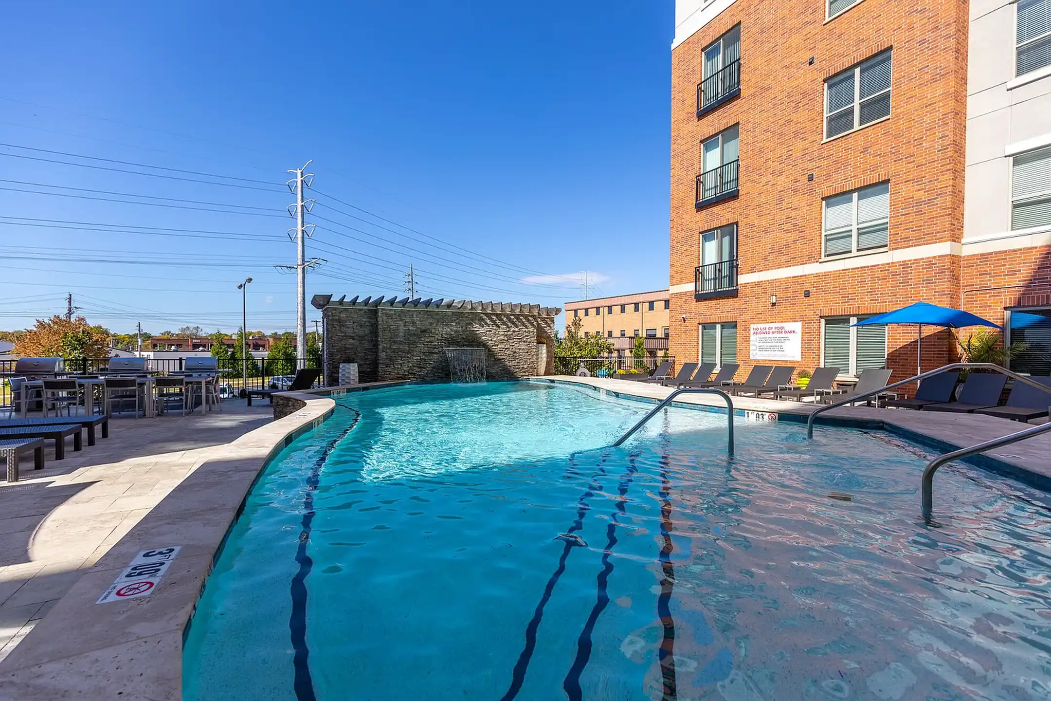 The Barton Apartments - Saint Louis, MO 63105 | ApartmentGuide.com