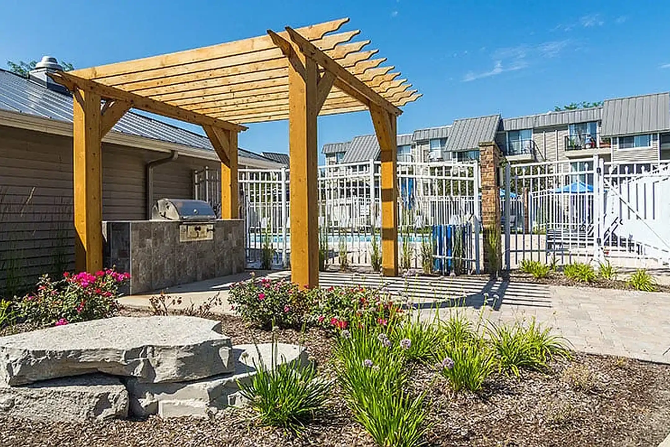 The Lakes at Fountain Square Apartment Homes - Waukegan, IL 60085 ...