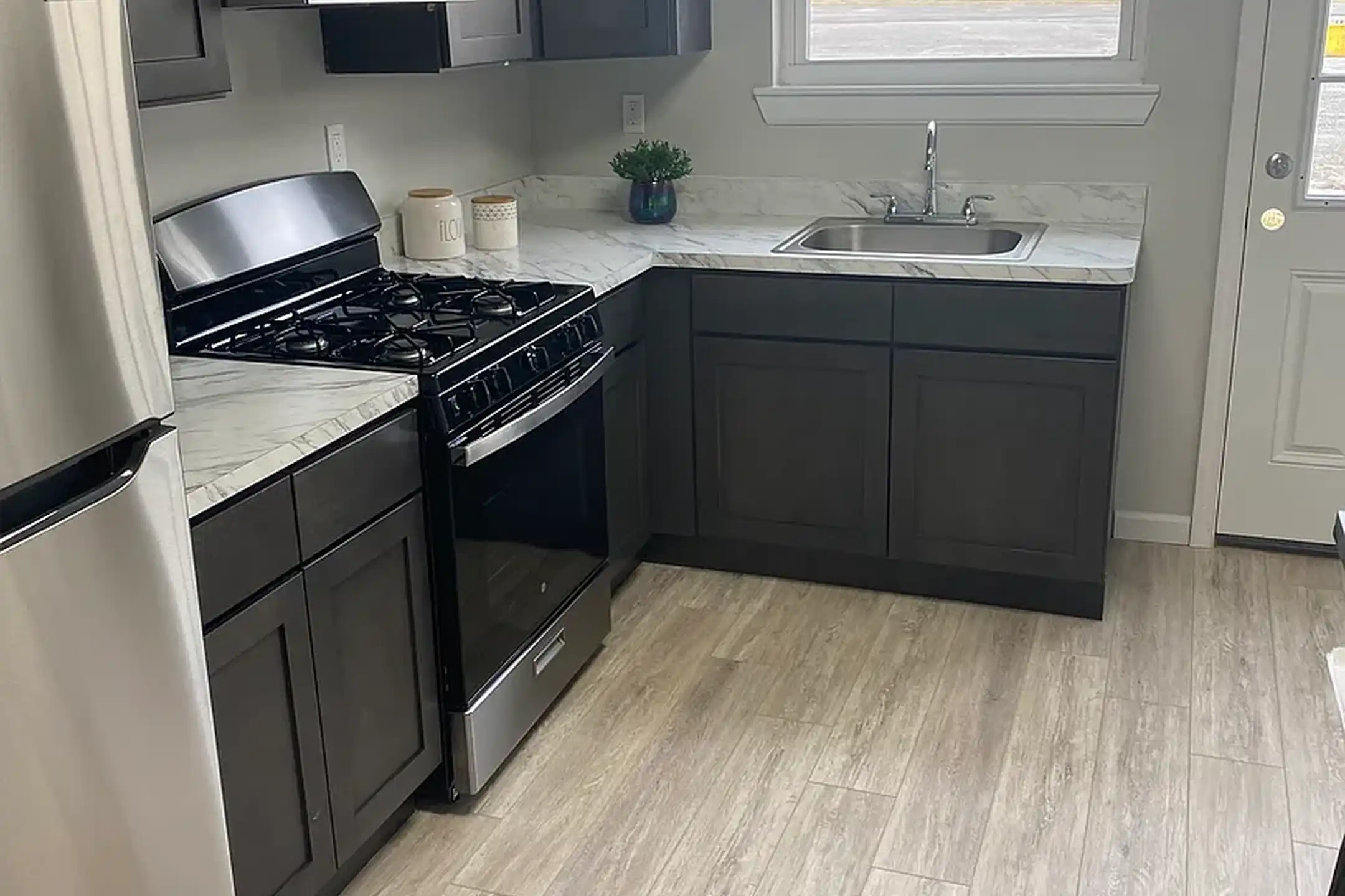 Liberty Manor Apartments - Clementon, NJ 08021 | ApartmentGuide.com