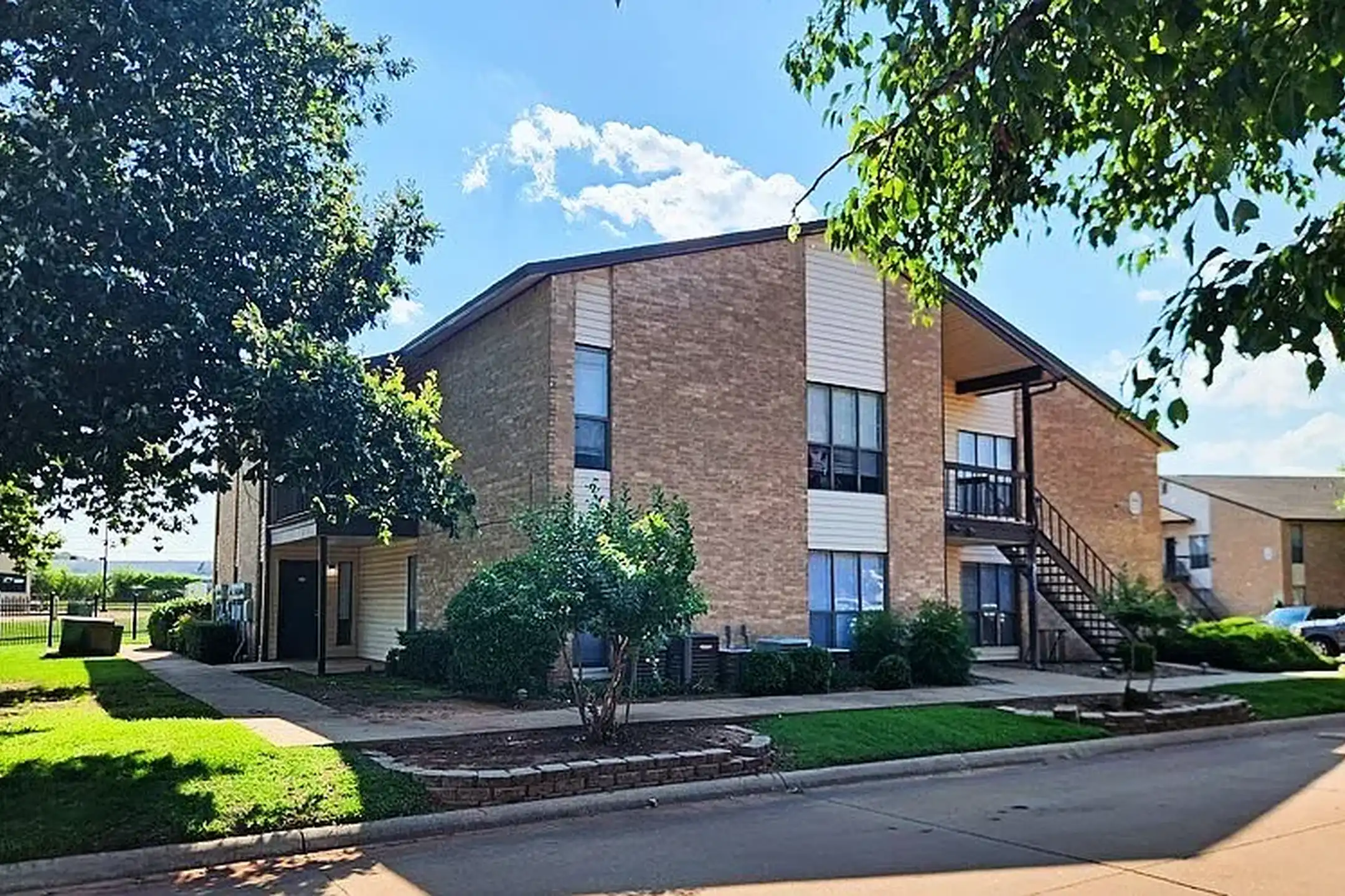 Reflections at Stillwater - Stillwater, OK 74075 | ApartmentGuide.com