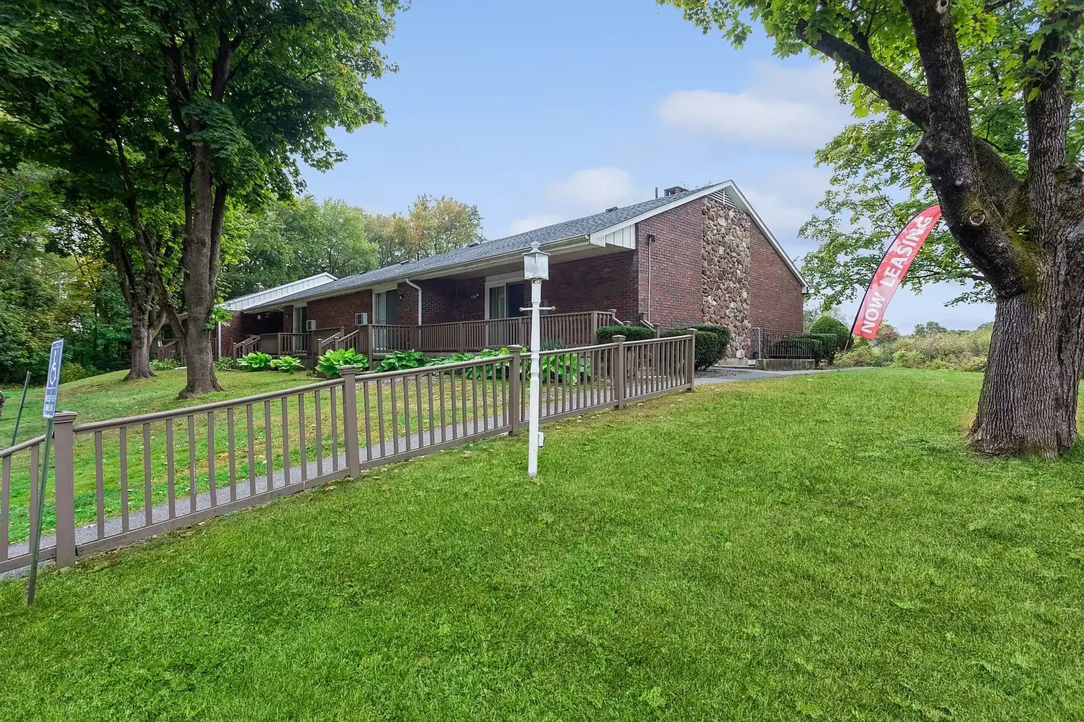 Pinney Brook - Ellington, CT 06029 | ApartmentGuide.com