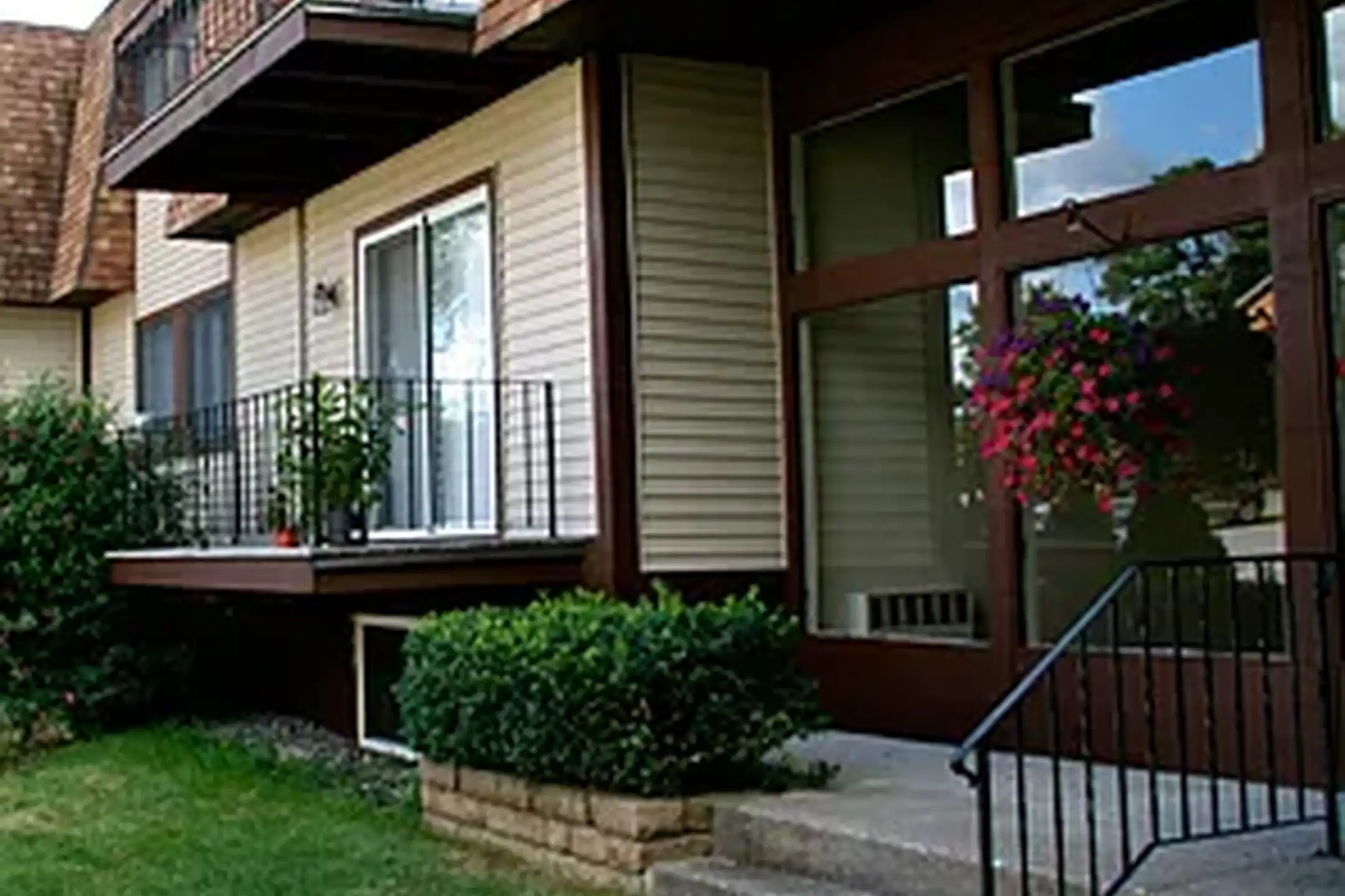 Gaslight Apartments - Saratoga Springs, NY 12866 | ApartmentGuide.com