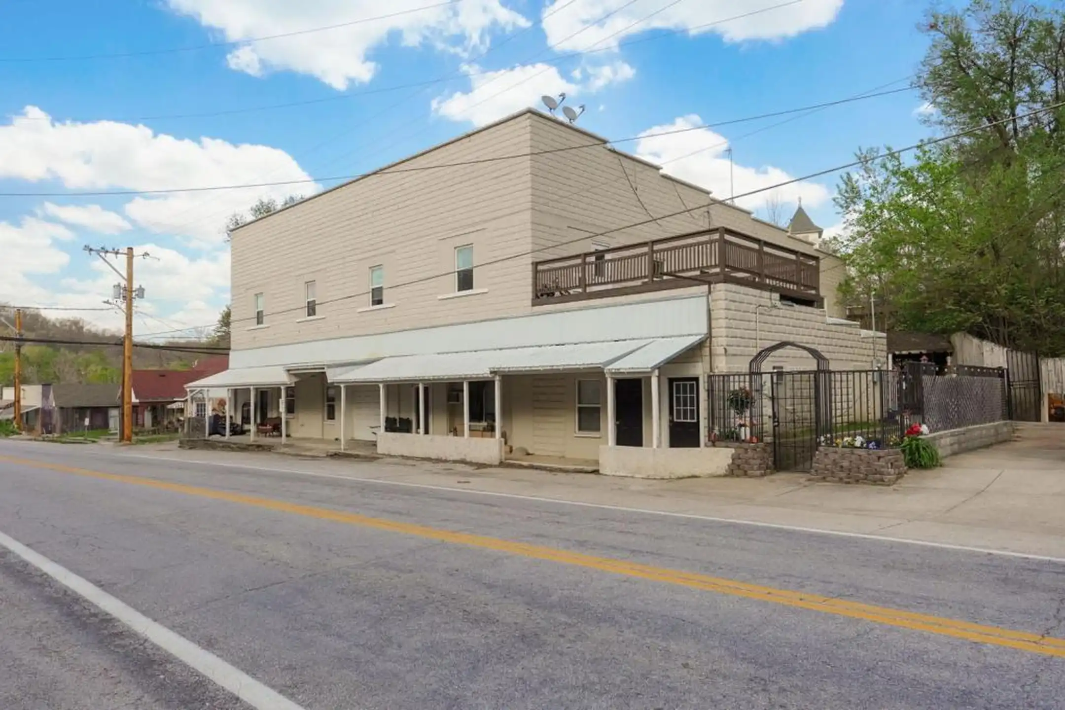 22142 Main St unit 10 - Reeds Spring, MO 65737 | ApartmentGuide.com