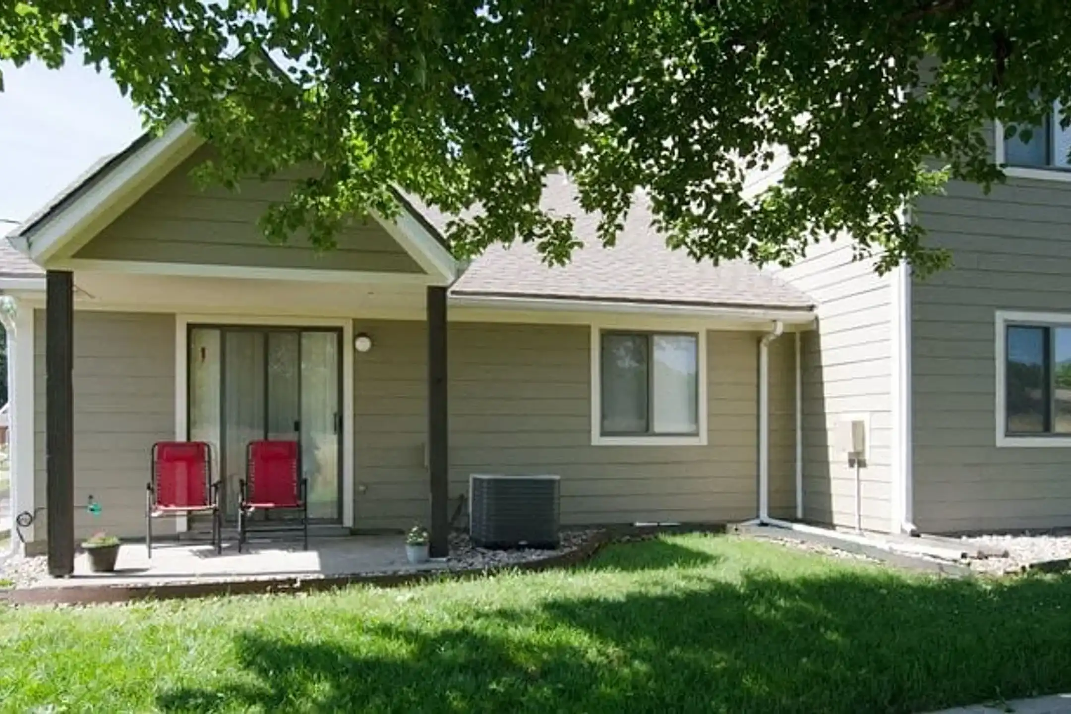 Spring Hill Plaza Apartments - Spring Hill, KS 66083 | ApartmentGuide.com