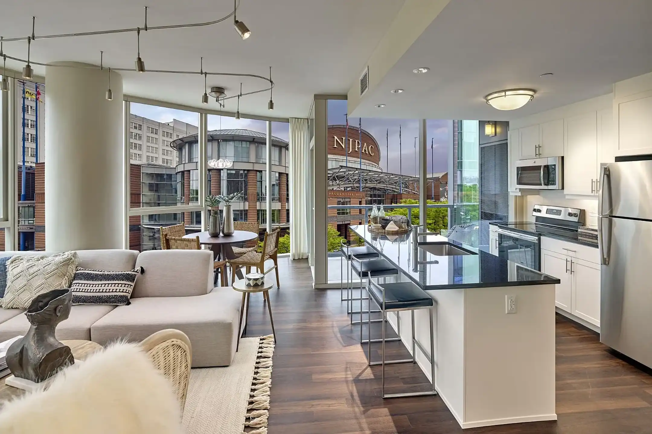 One Theater Square - Newark, NJ 07102 | ApartmentGuide.com