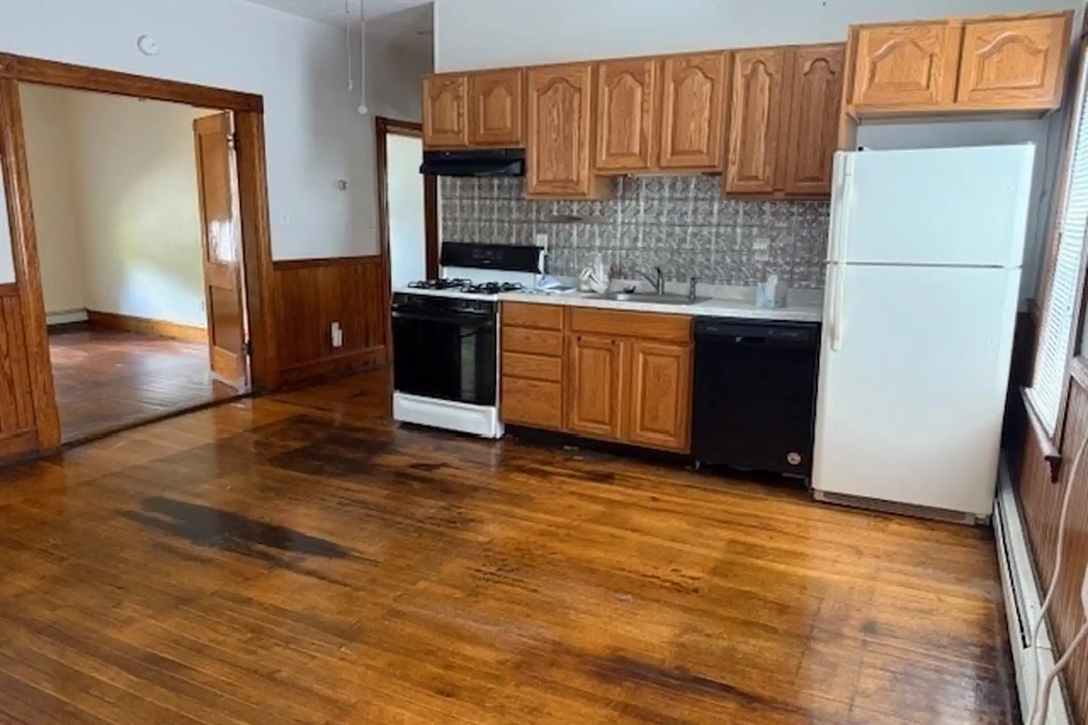 64 Crapo St unit 2 - Bridgewater, MA 02324 | ApartmentGuide.com