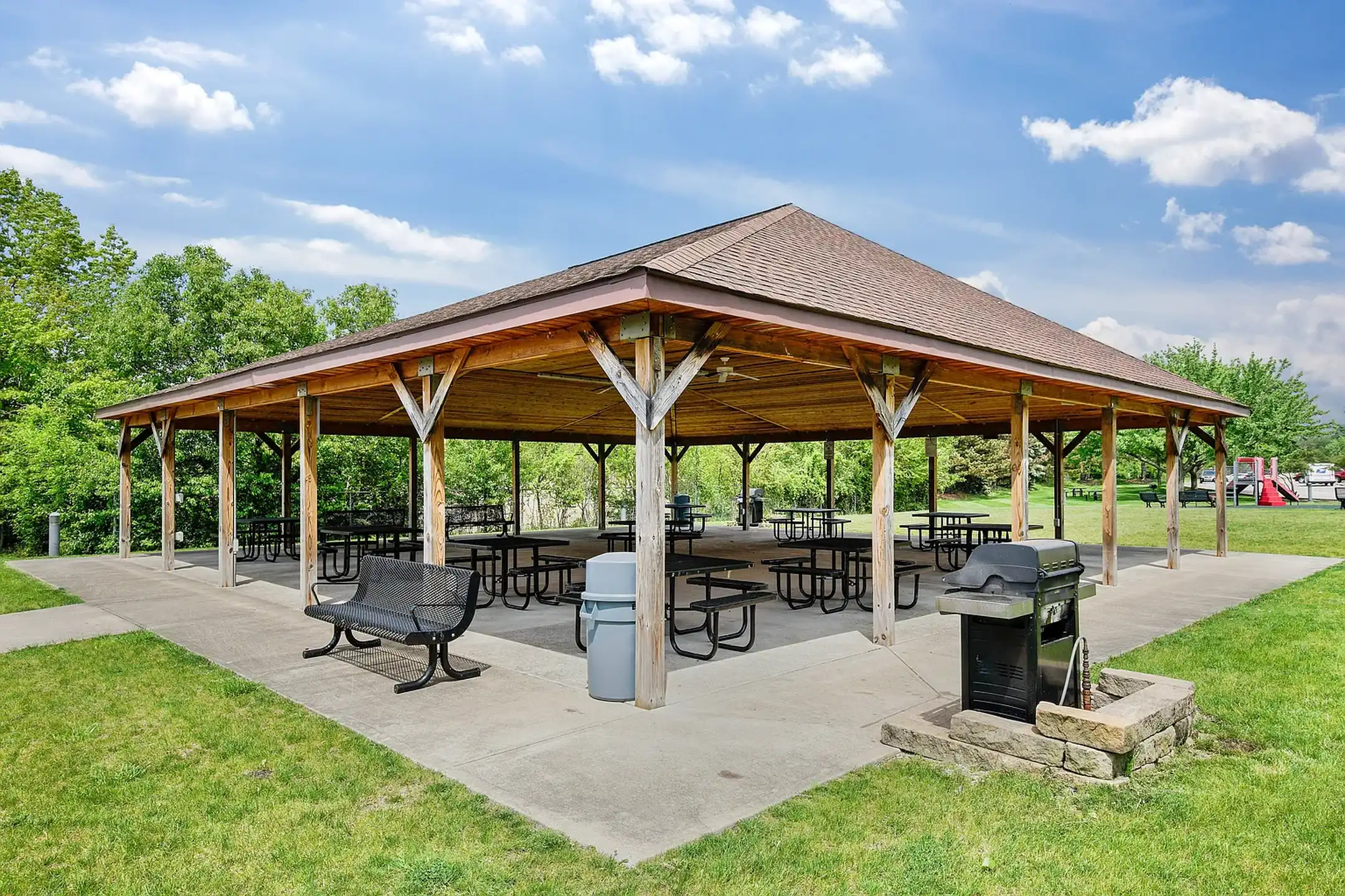 Hummingbird Pointe & The Gardens - Parma, OH 44129 | ApartmentGuide.com