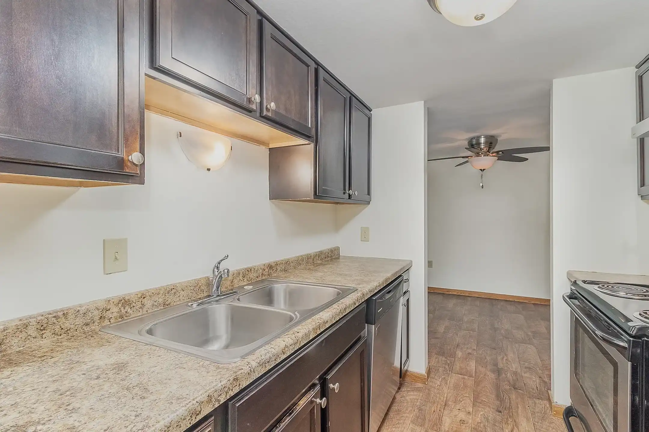 Valley View - Golden Valley, MN 55427 | ApartmentGuide.com