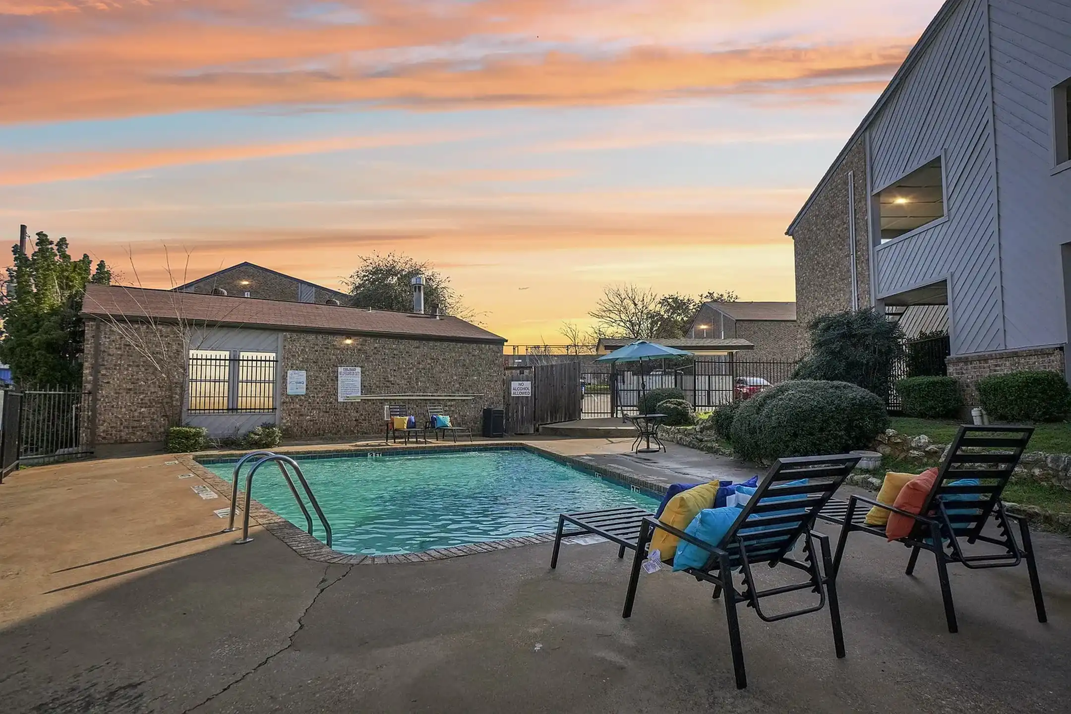 Hillside Village Apartments - Euless, TX 76040 | ApartmentGuide.com