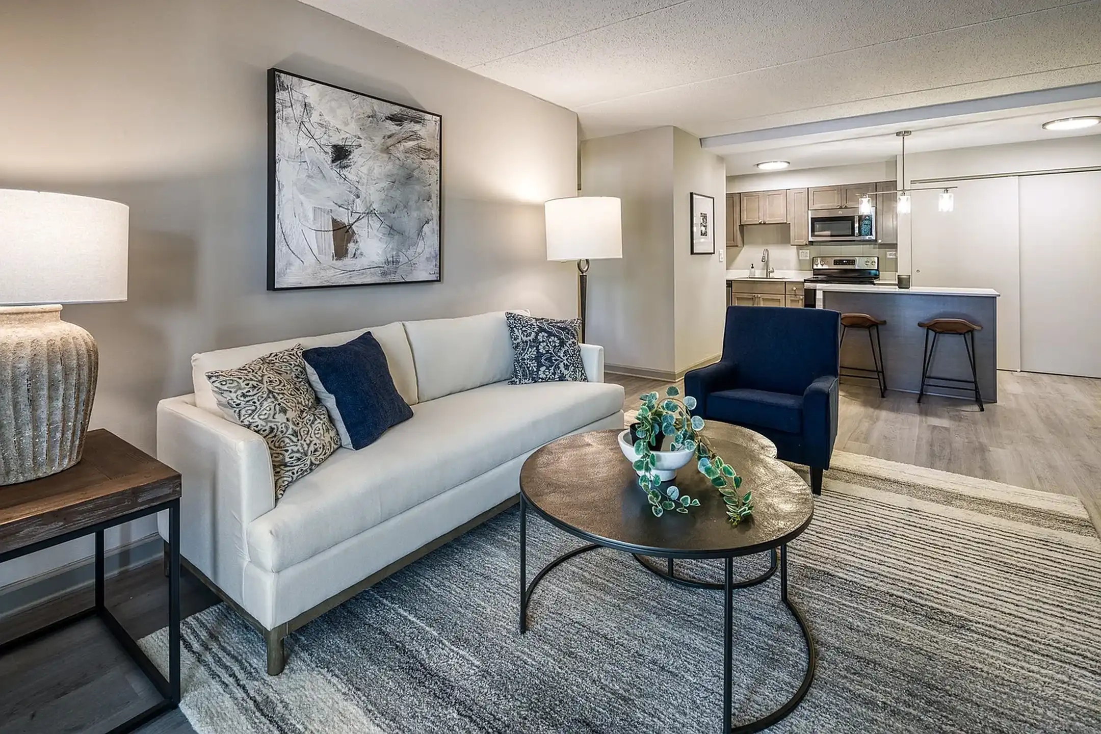Views of Naperville - Naperville, IL 60563 | ApartmentGuide.com
